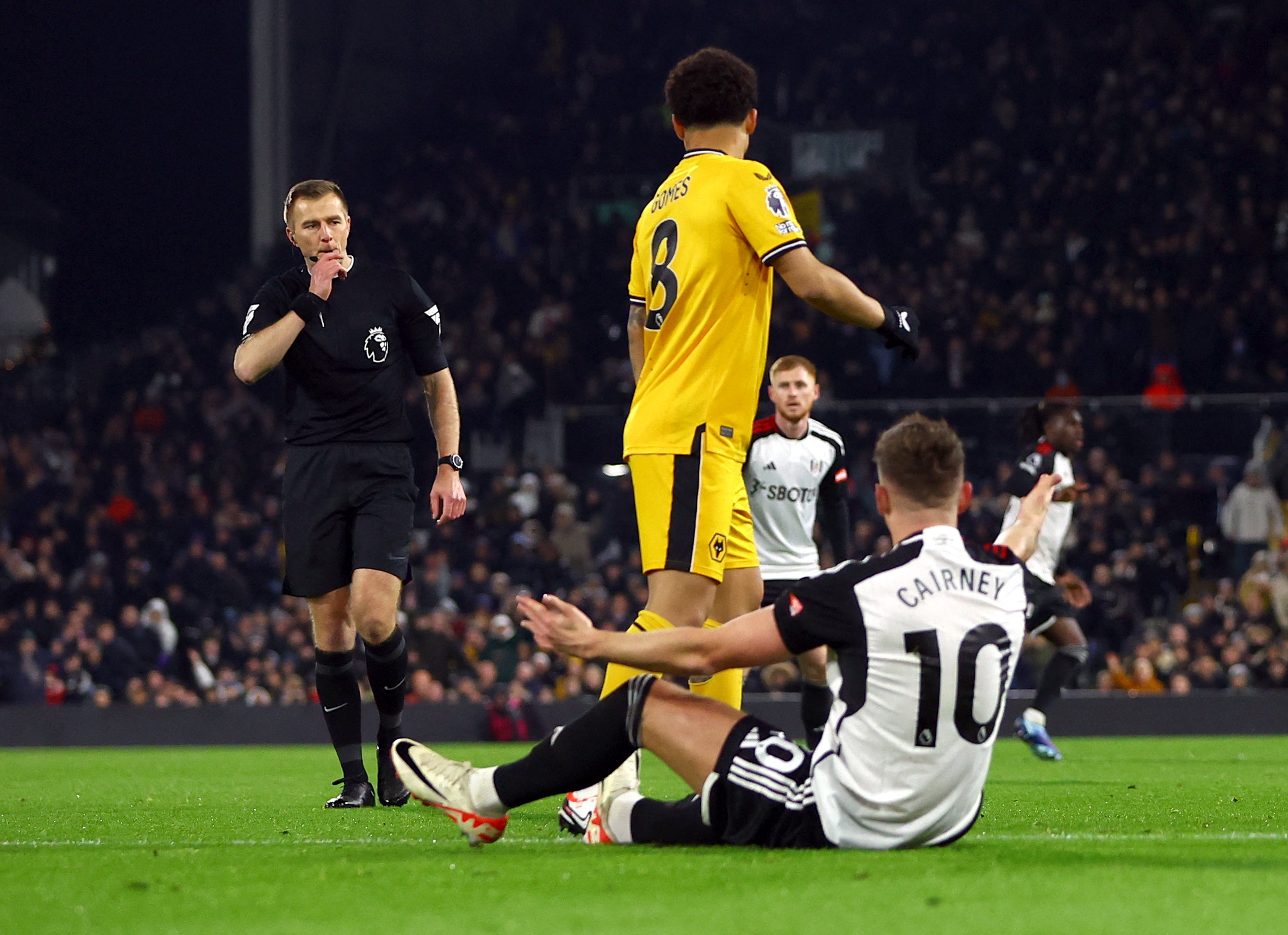 Wolves manager O'Neil losing faith in VAR | Reuters