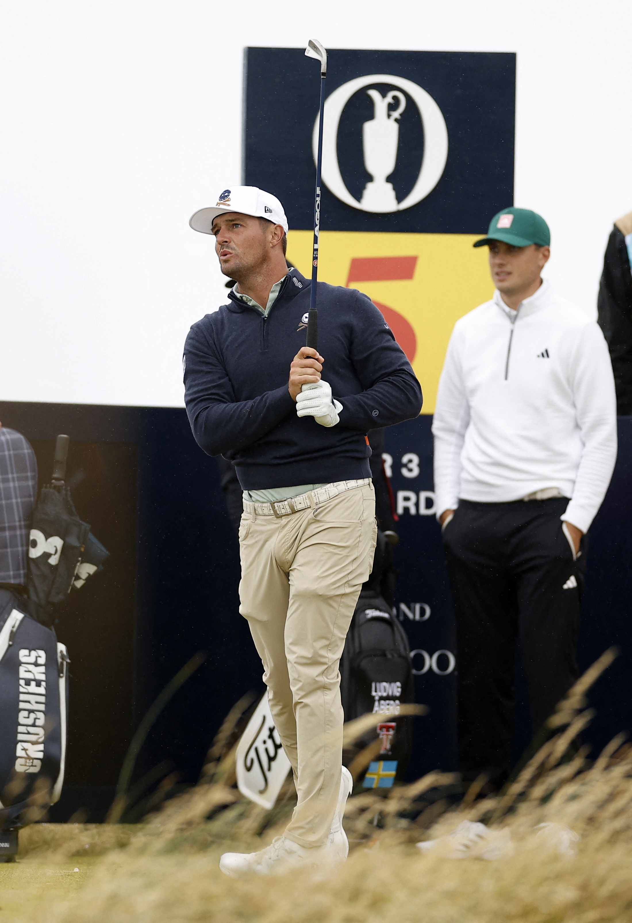 England's Brown takes shock lead in British Open | Reuters
