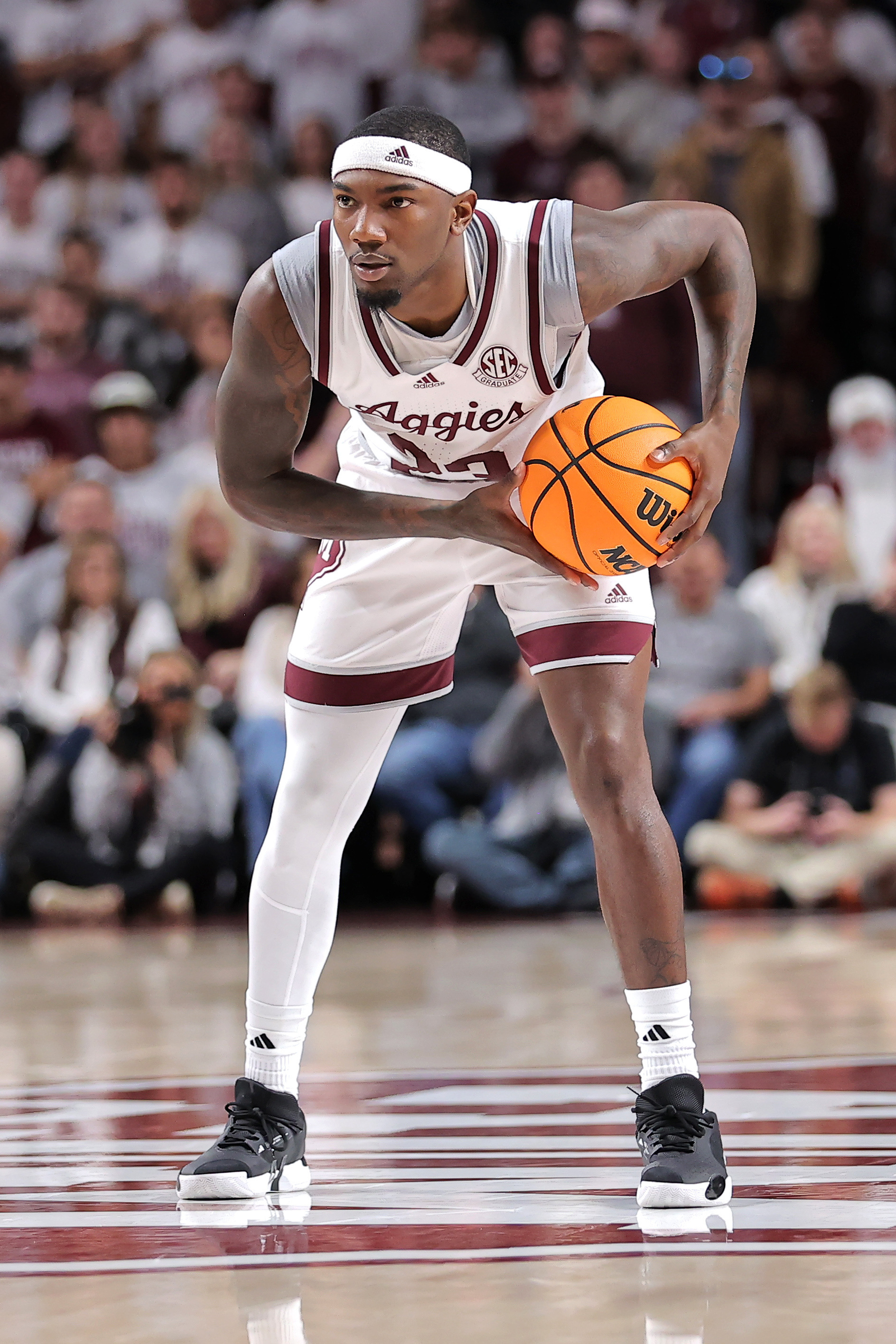 David Jones powers Memphis past No. 21 Texas A&M | Reuters