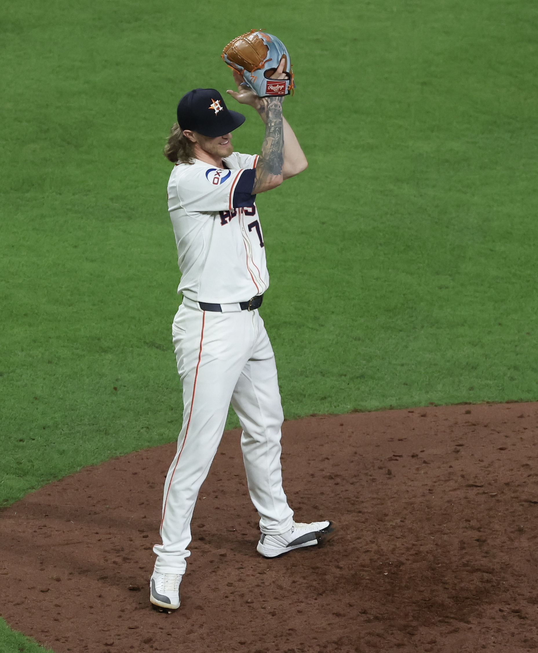 Jon Singleton's double lifts Astros over Angels | Reuters