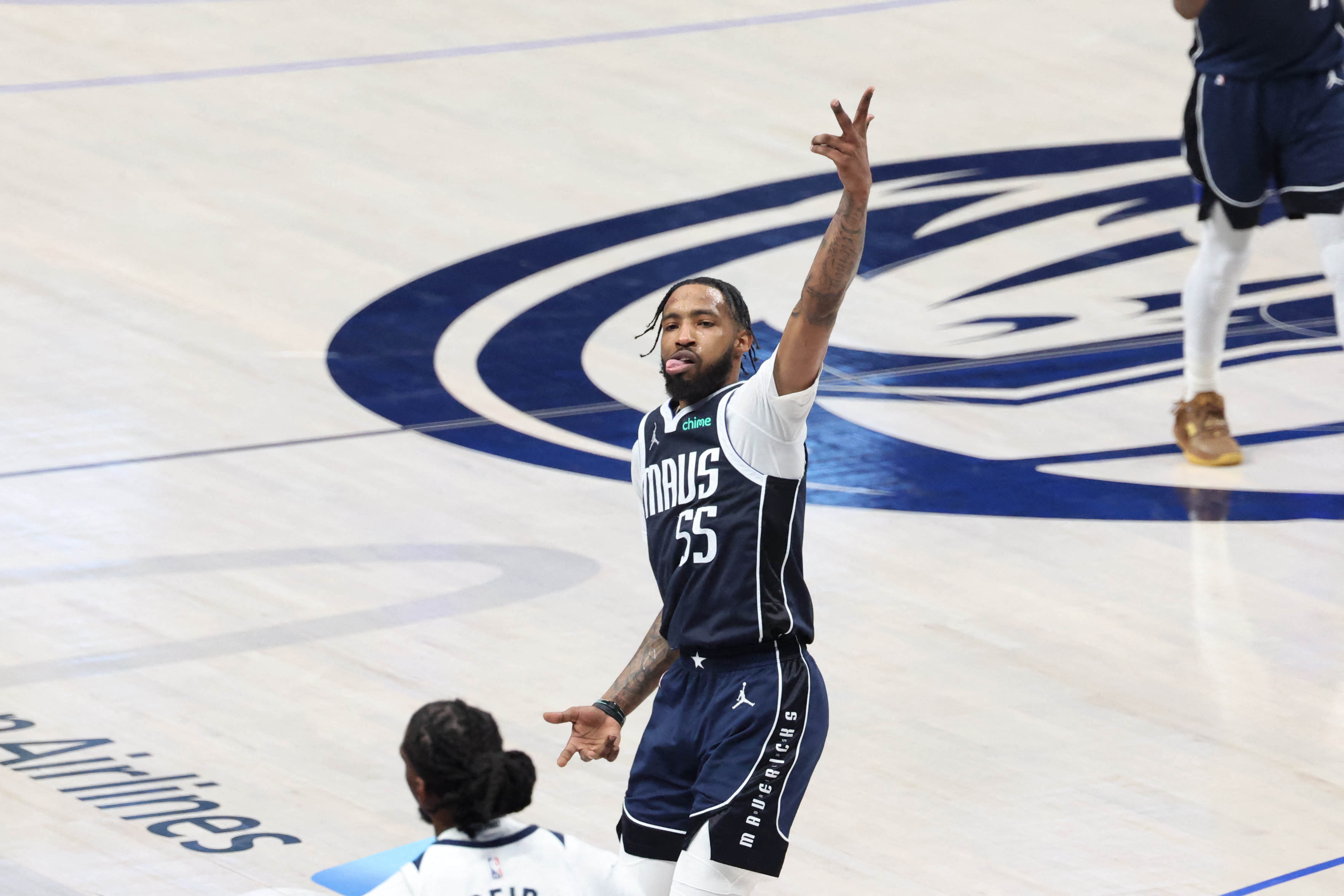 Team effort pushes Mavericks to 3-0 lead over Timberwolves | Reuters