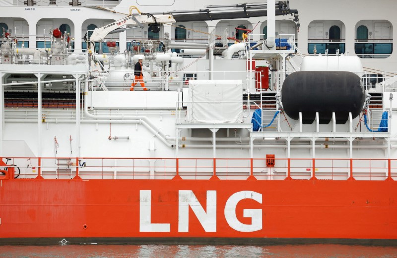 Liquid gas angst seeps from consumers to producers | Reuters