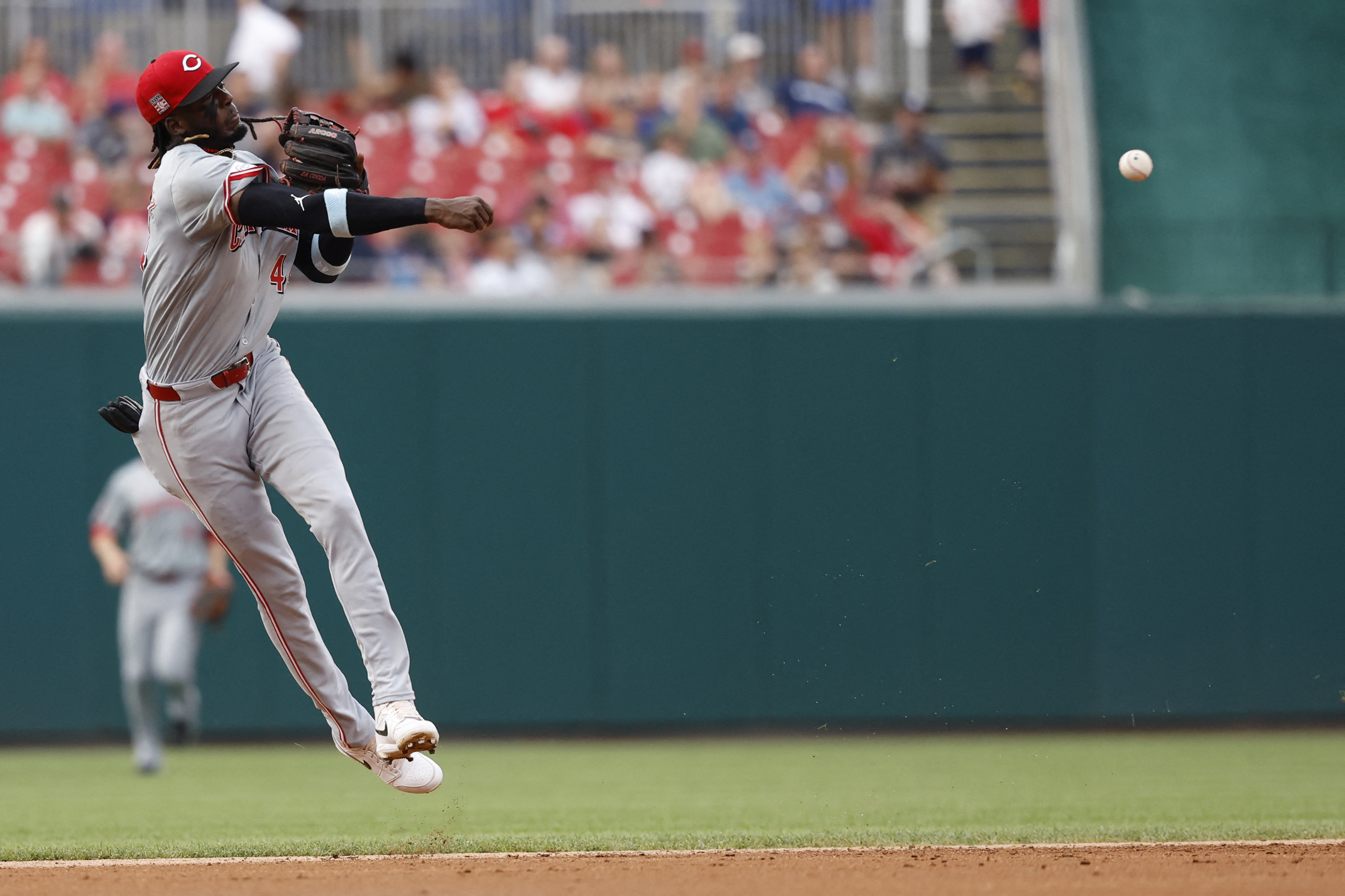 Nats stay hot with comeback win over Reds | Reuters