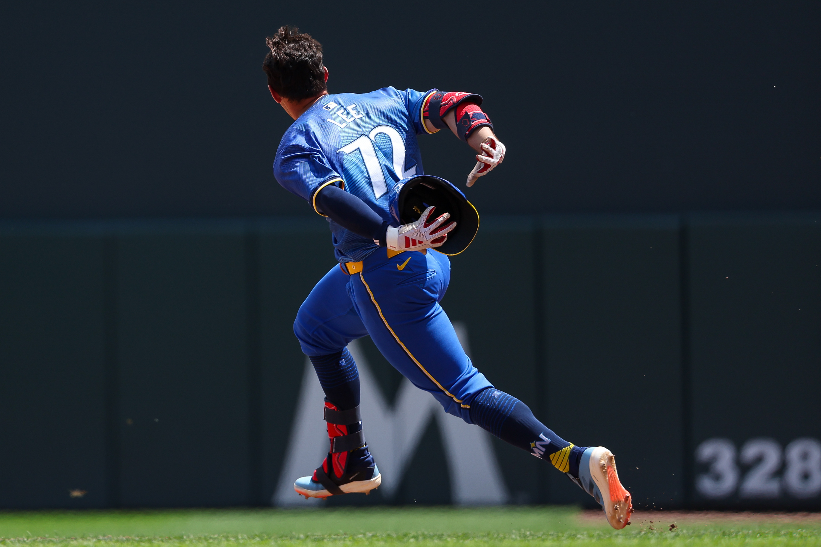 Jose Miranda ties consecutive-hits record, Twins handle Astros | Reuters