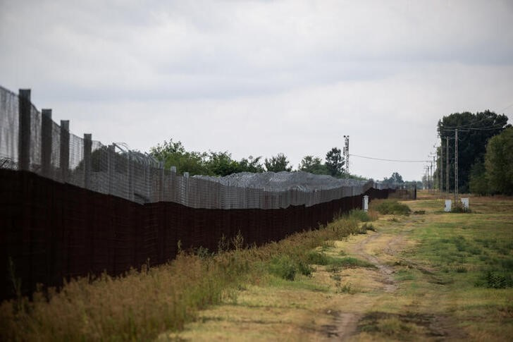Hungary ready to sue EU executive over border protection costs, PM aide ...