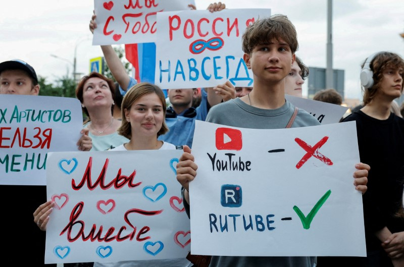 YouTube slowdown in Russia darkens freedom of speech outlook | Reuters