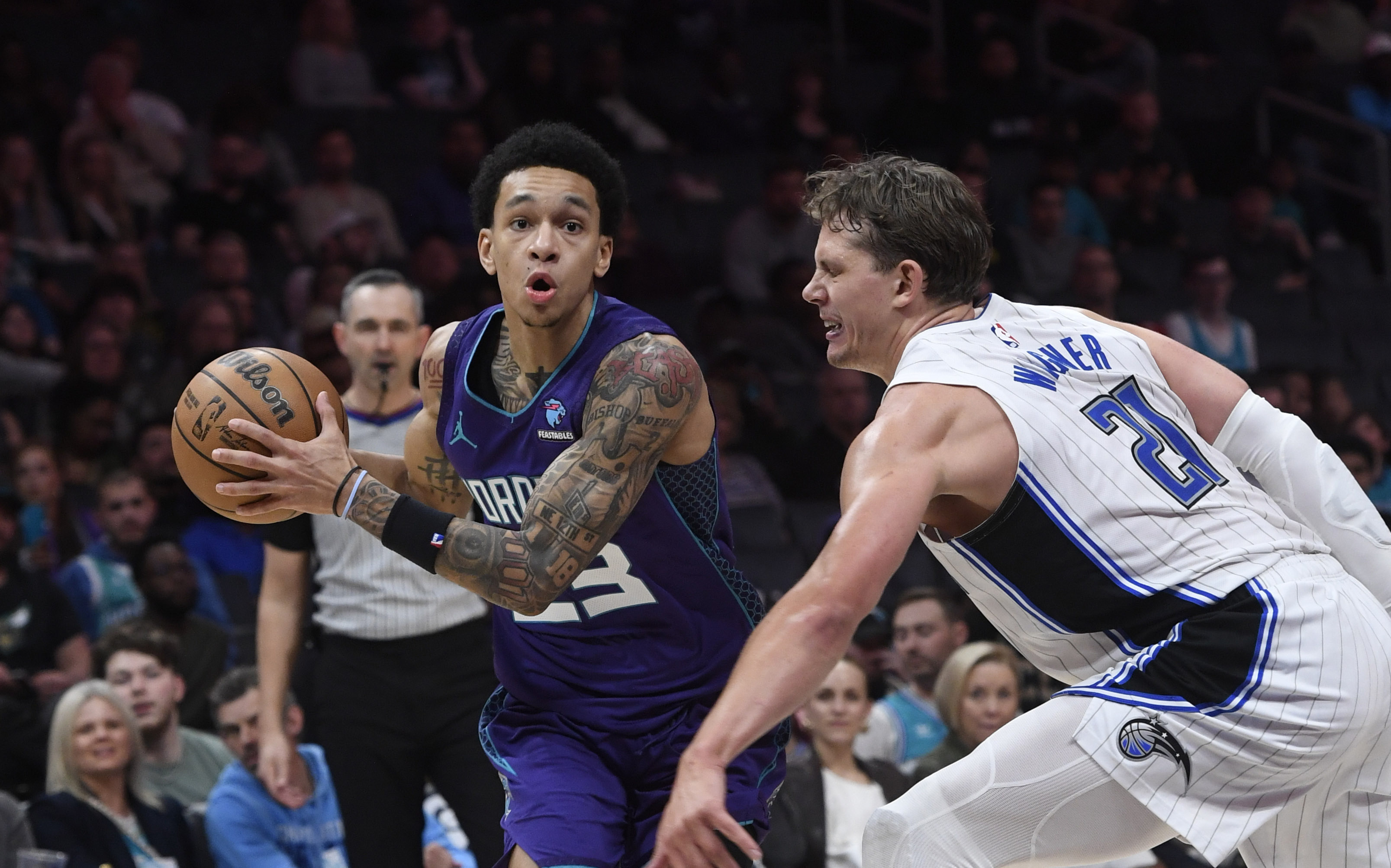 Balanced scoring carries Magic over Hornets | Reuters