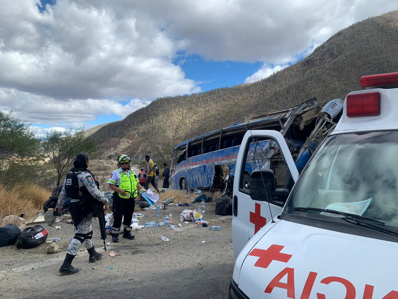 Bus carrying migrants in Mexico crashes, killing 17 | Reuters