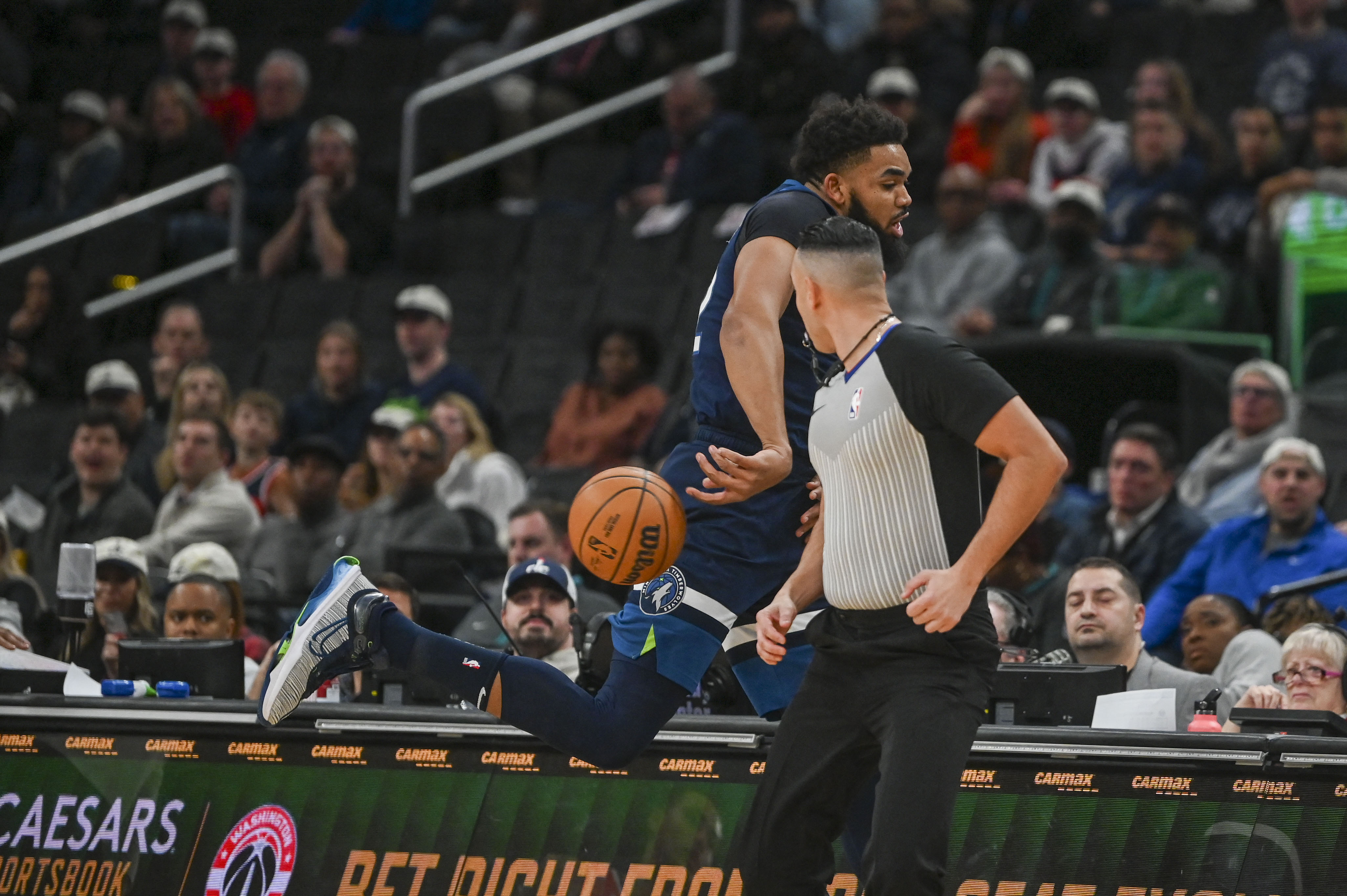 Wolves get back on track with win over Wizards | Reuters