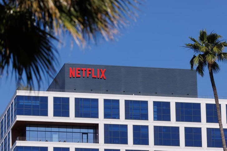 Netflix’s cash gun starts to whir | Reuters