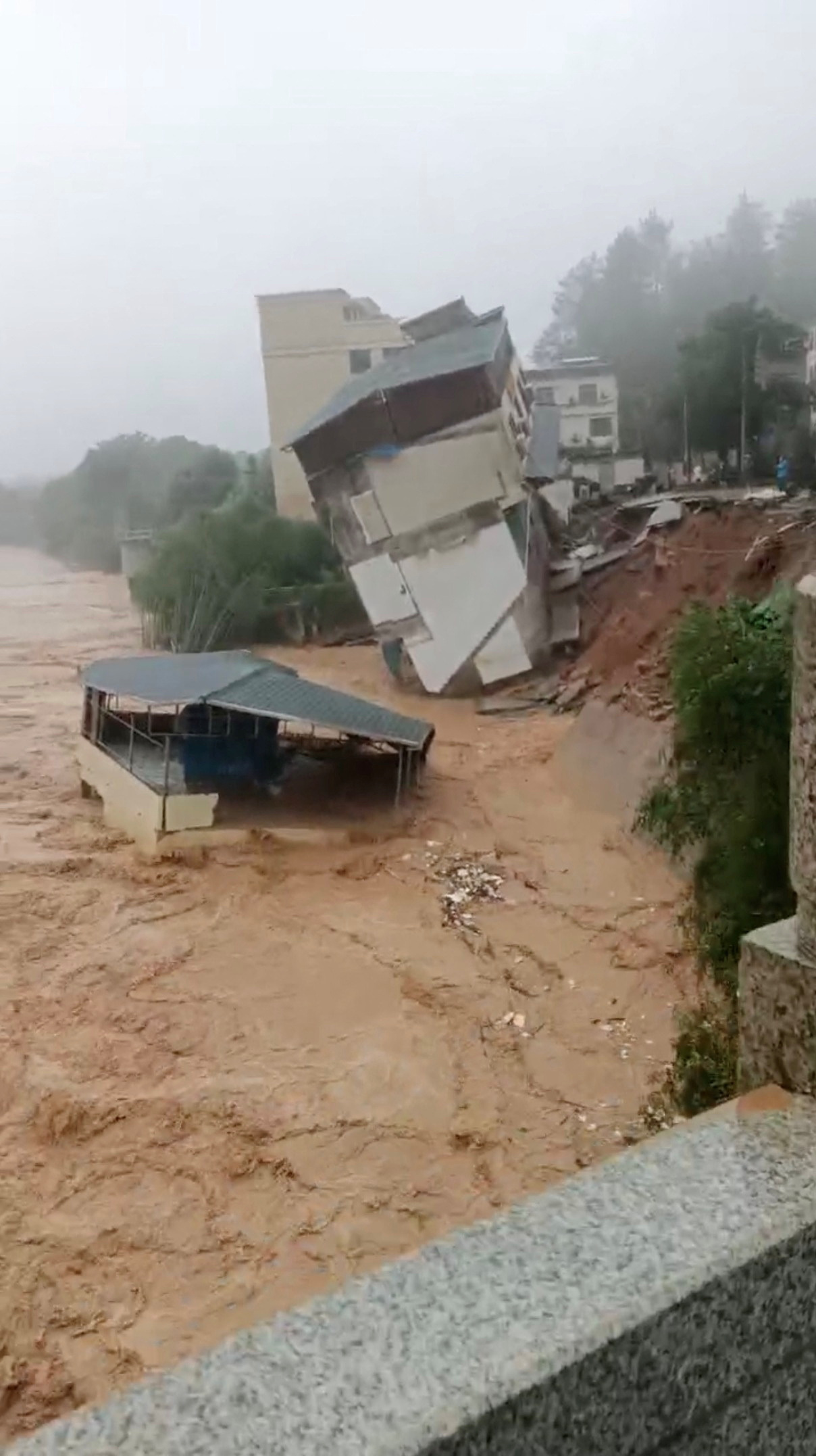 Xi calls for all-out flood rescue effort as storms pound southern China ...