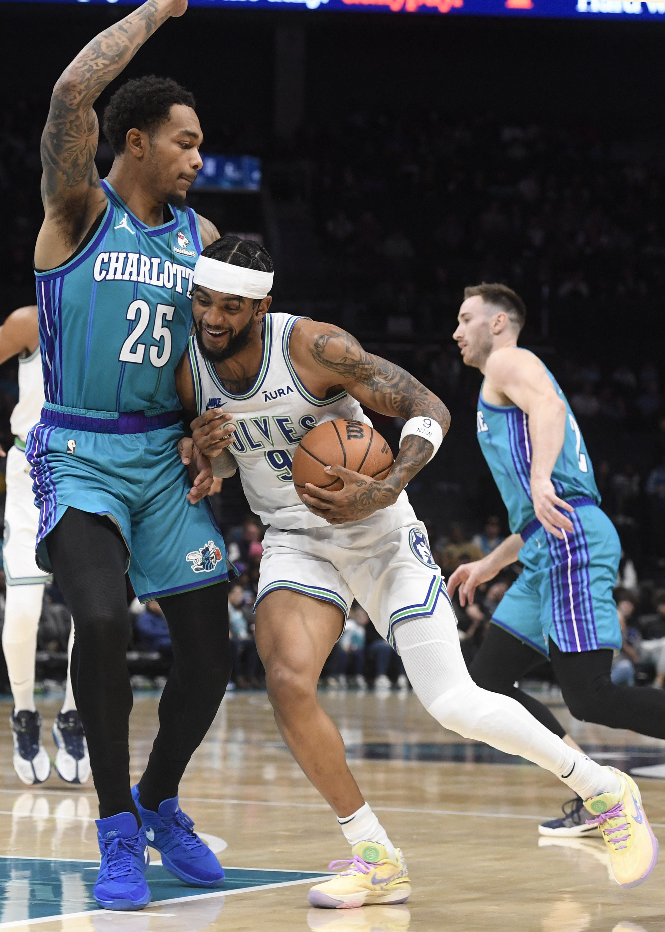 Timberwolves Keep Hornets Scoreless