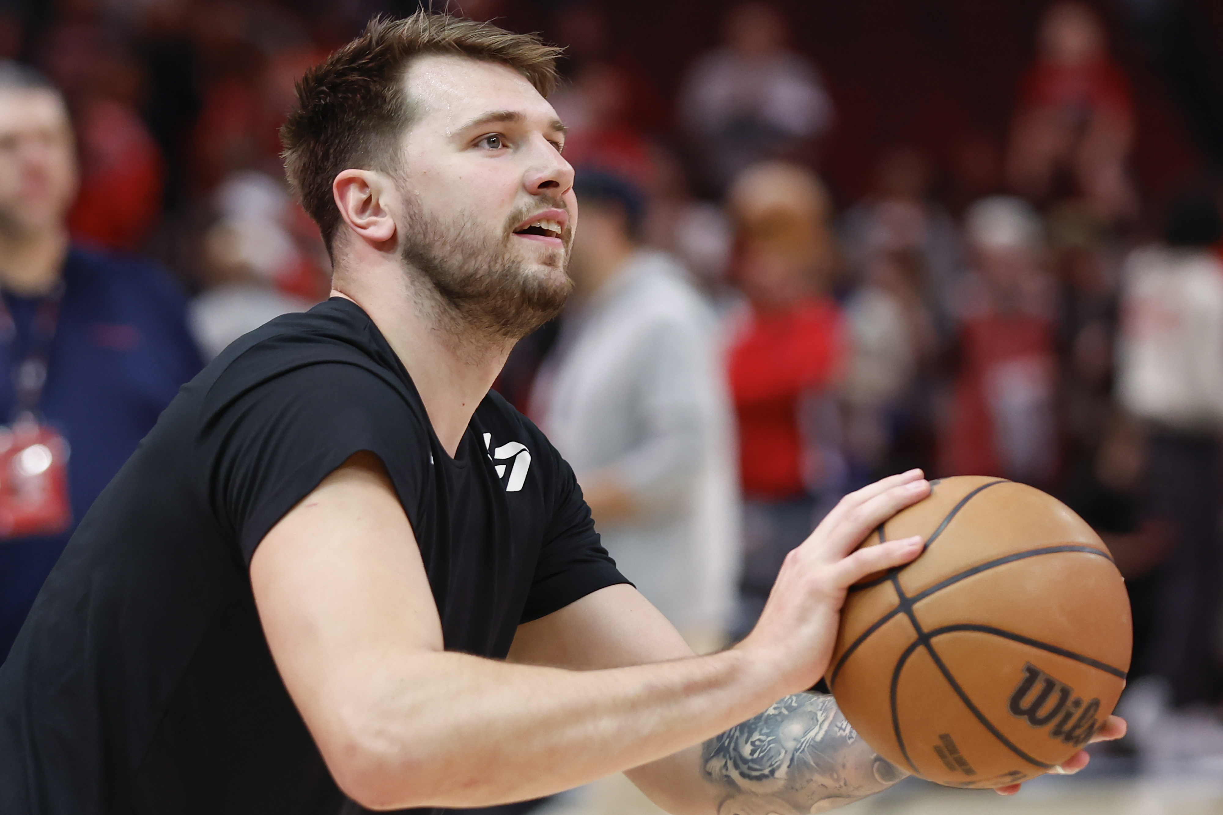 Mavs rout Bulls behind Luka Doncic's 7th straight triple-double | Reuters