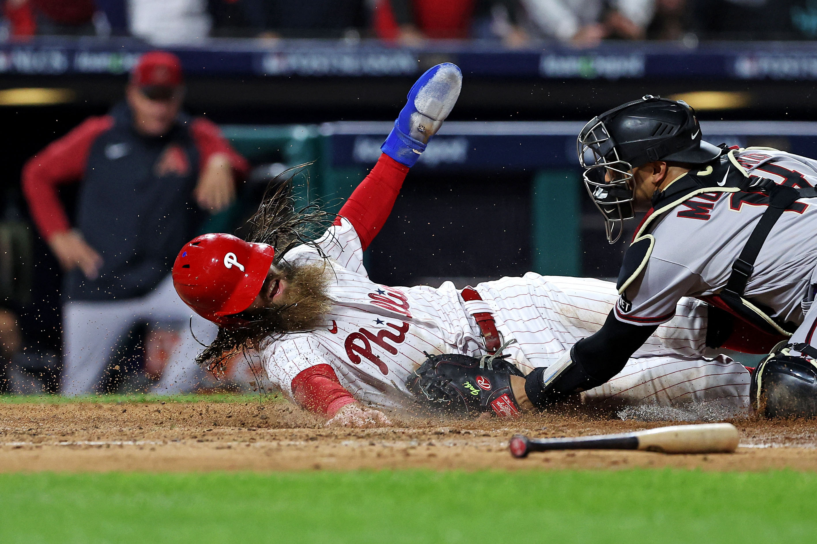 Early homers propel Phils past D-backs in NLCS opener | Reuters