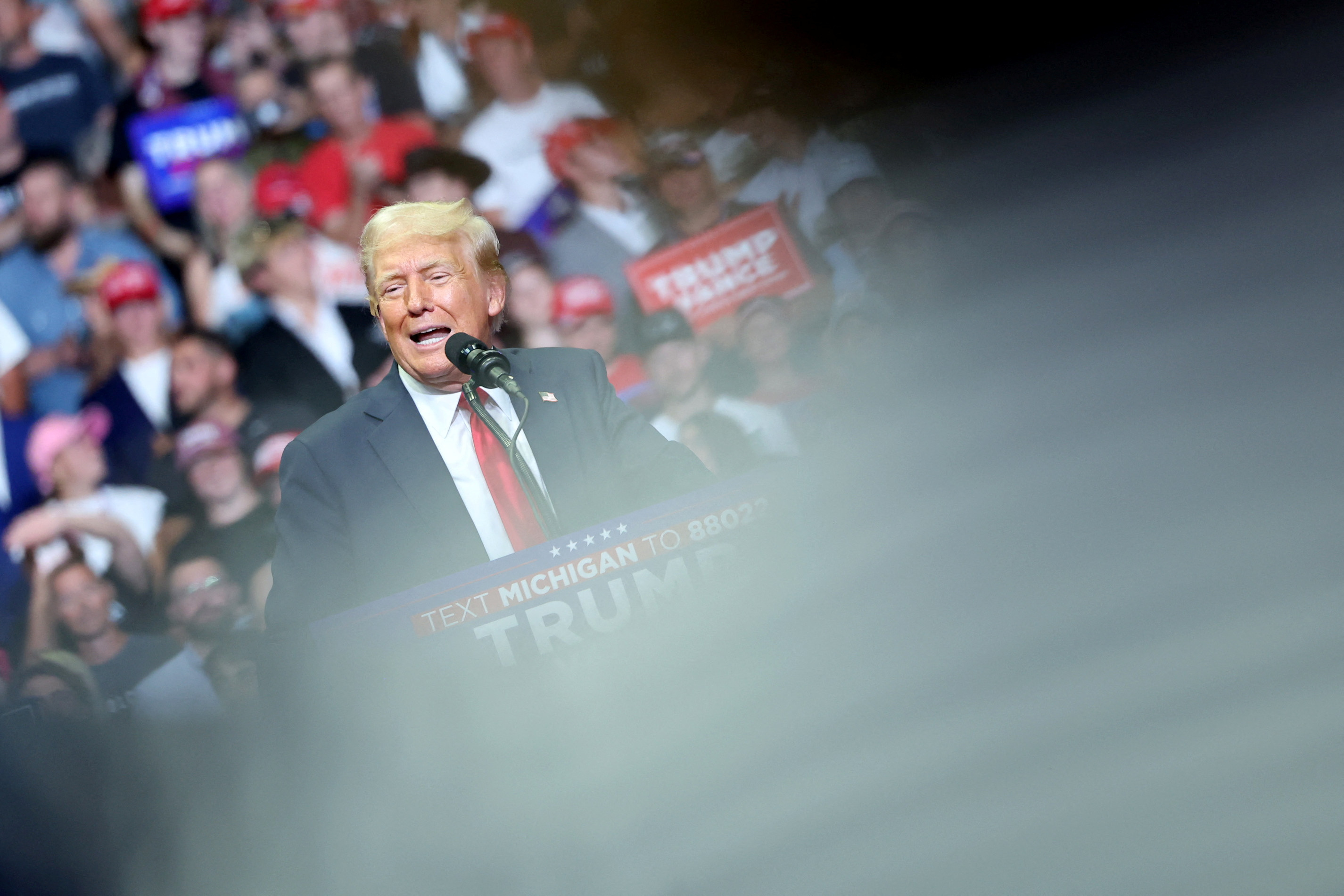 Trump mocks Democrats, insults Pelosi, in first campaign rally since ...