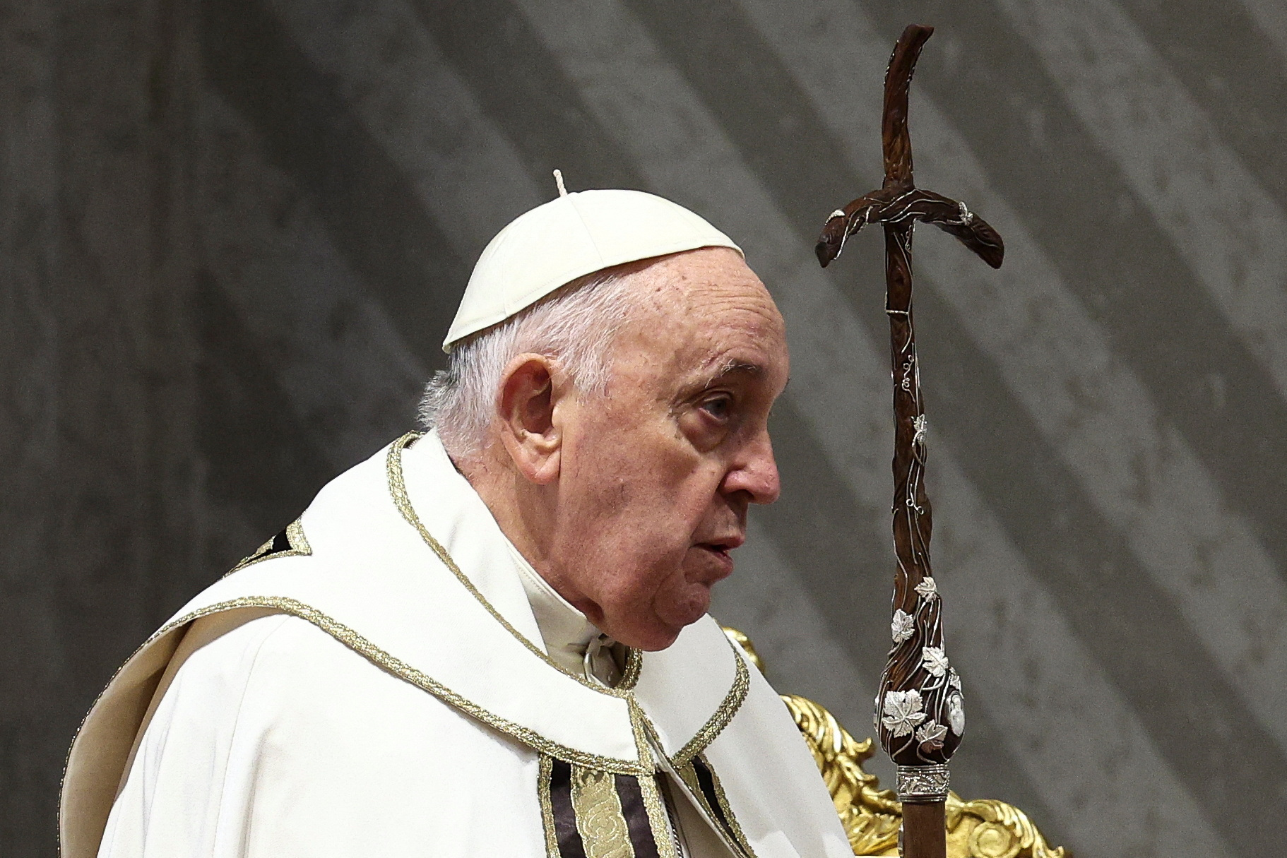 Pope, looking healthy, begins busy four days leading to Easter | Reuters