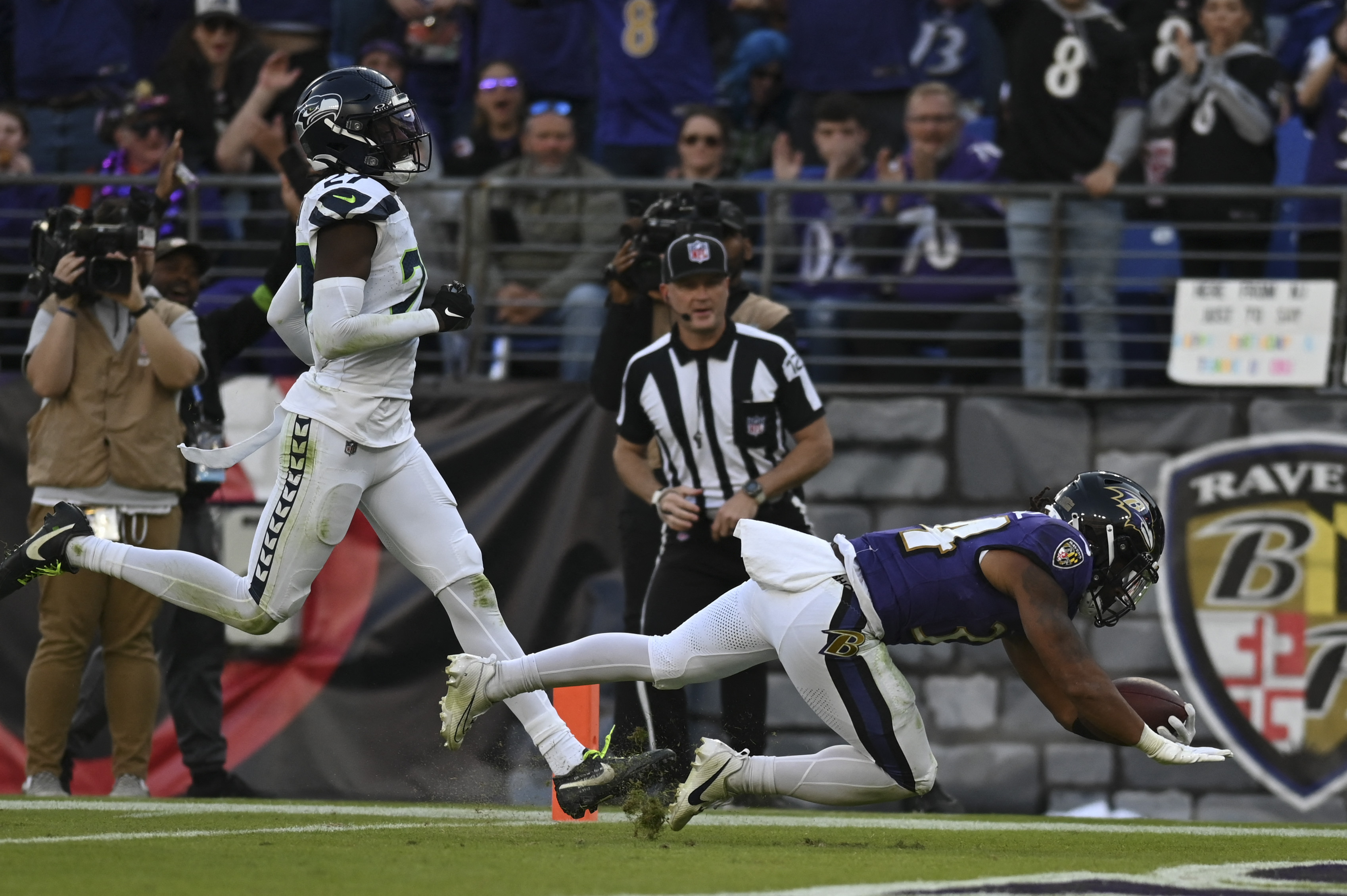 Keaton Mitchell, Gus Edwards help Ravens run over Seahawks | Reuters