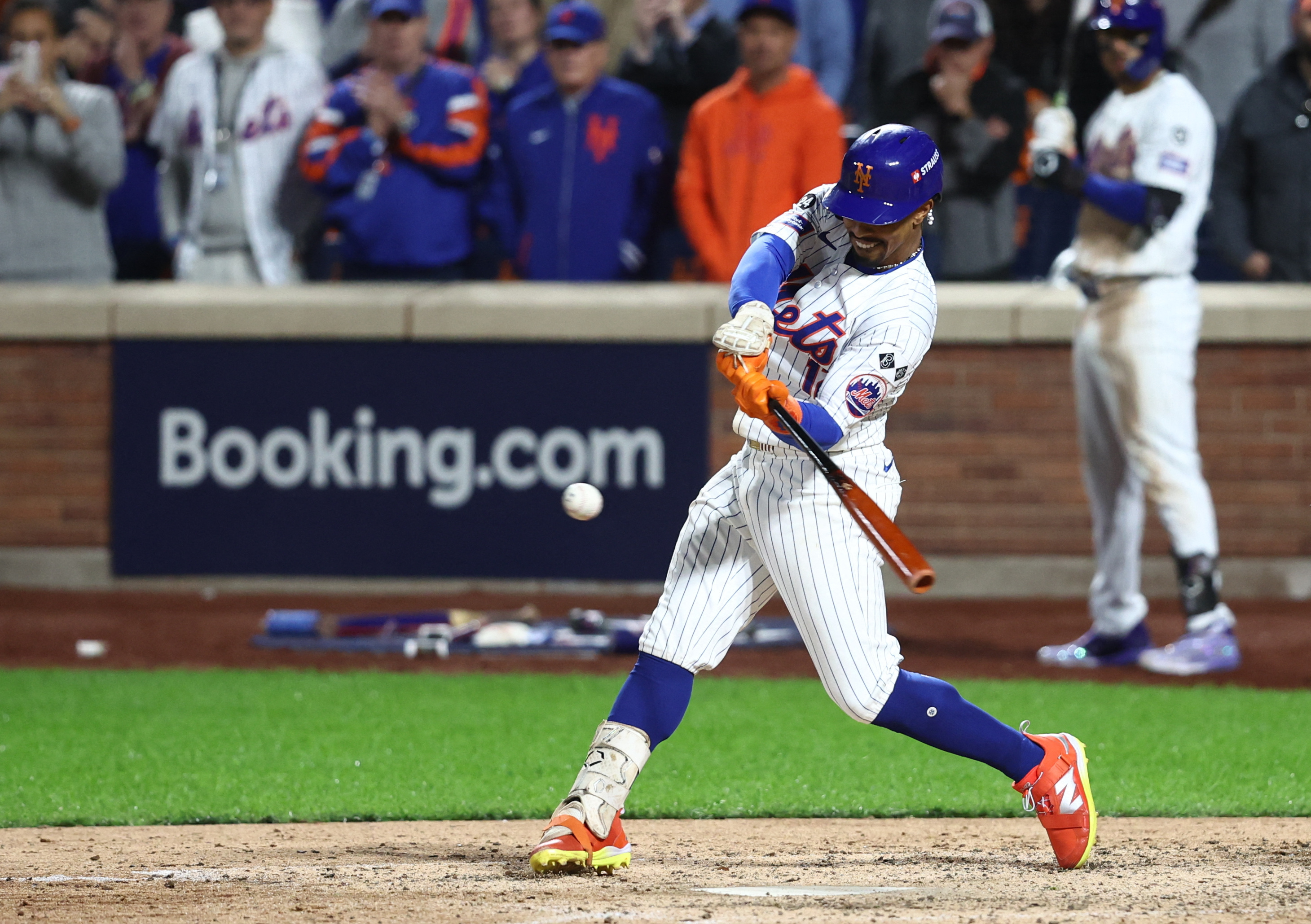 Francisco Lindor hits grand slam, Mets eliminate Phils in NLDS | Reuters