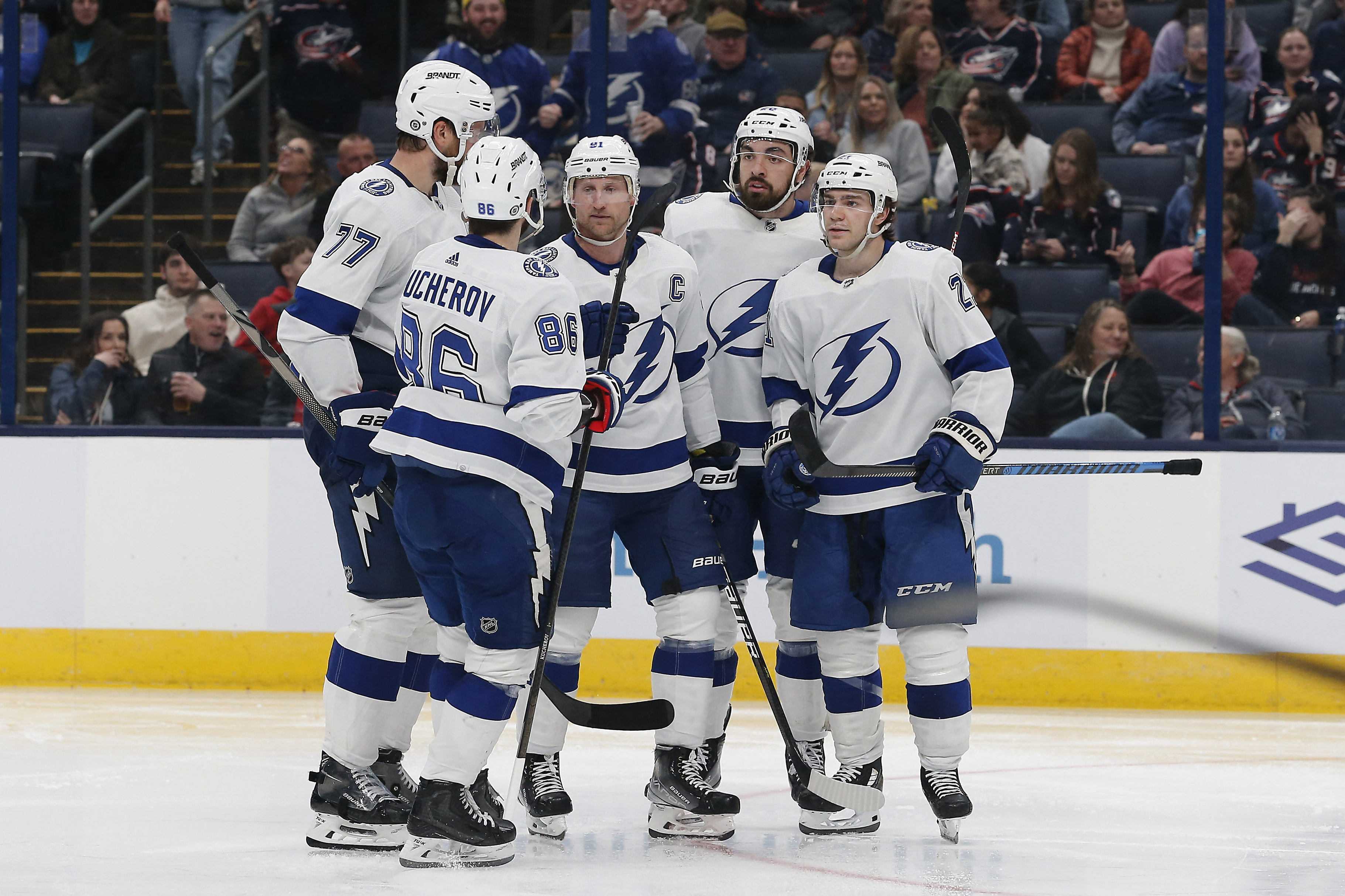 Lightning top Blue Jackets to end skid | Reuters