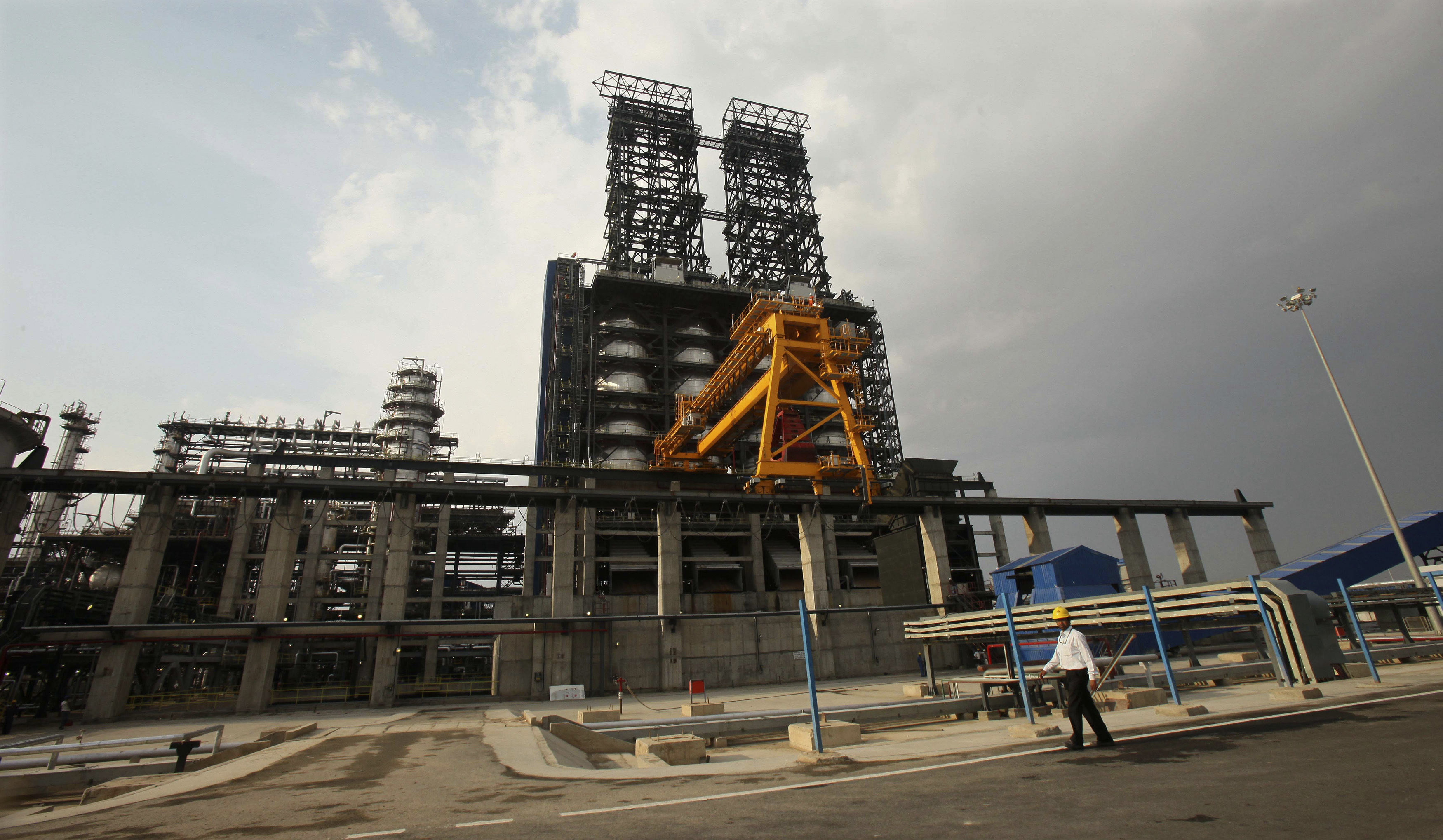Asia refiners to crank up runs on record gasoil margins | Reuters
