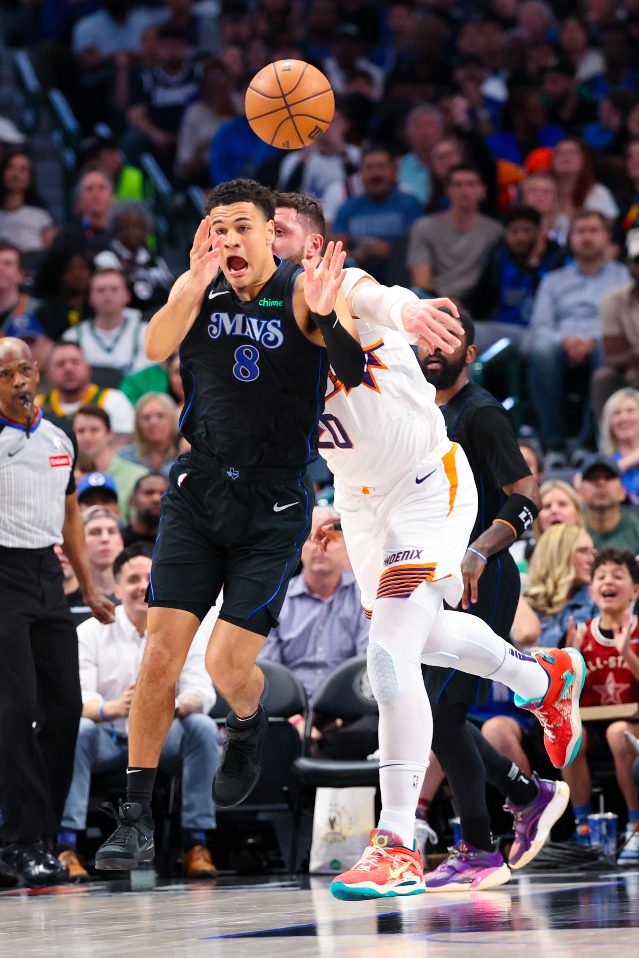 Luka Doncic scores 41 vs. Suns, Mavs win 7th straight | Reuters