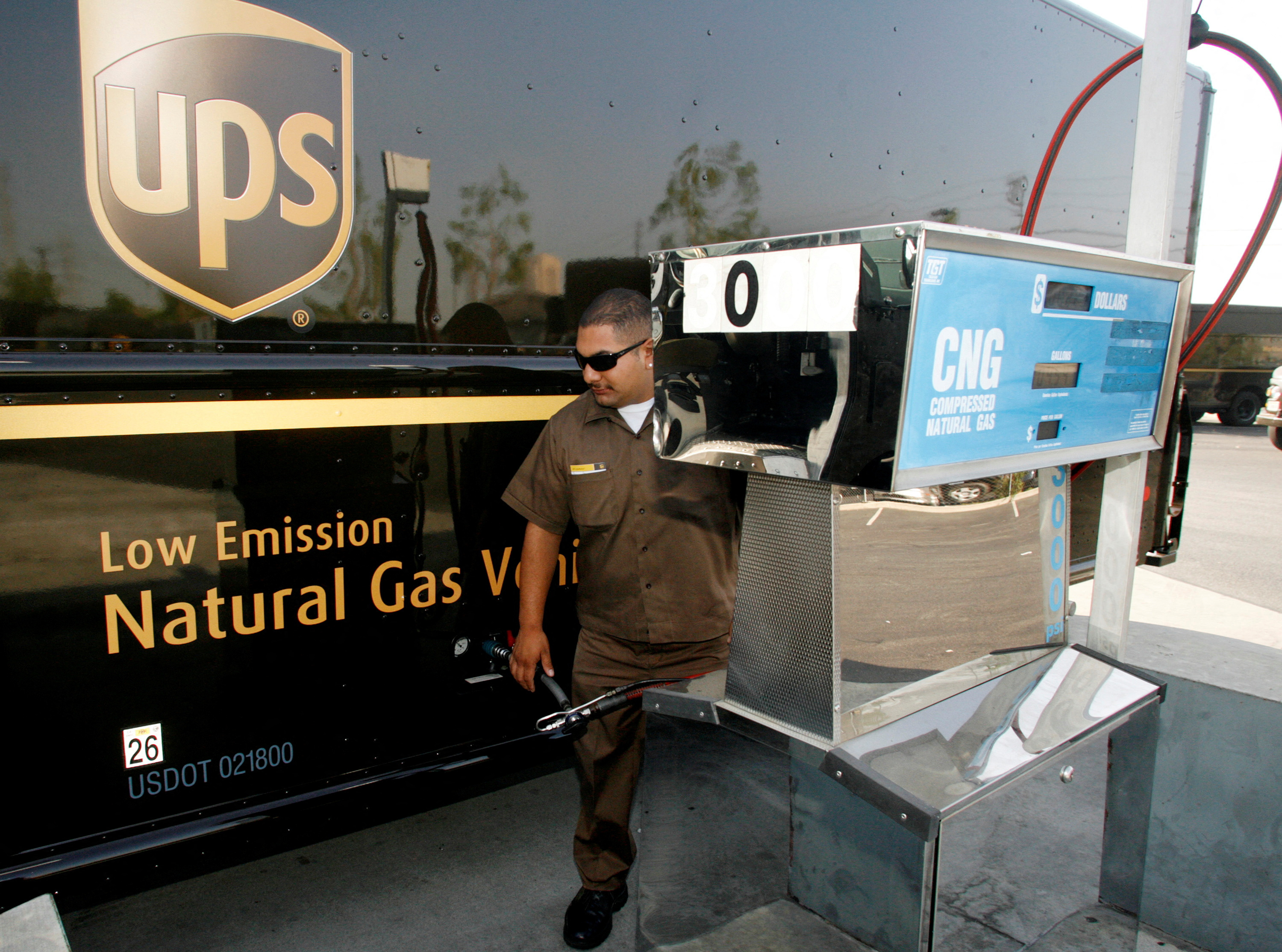 UPS execs say new labor deal with Teamsters to cost less than $30 ...