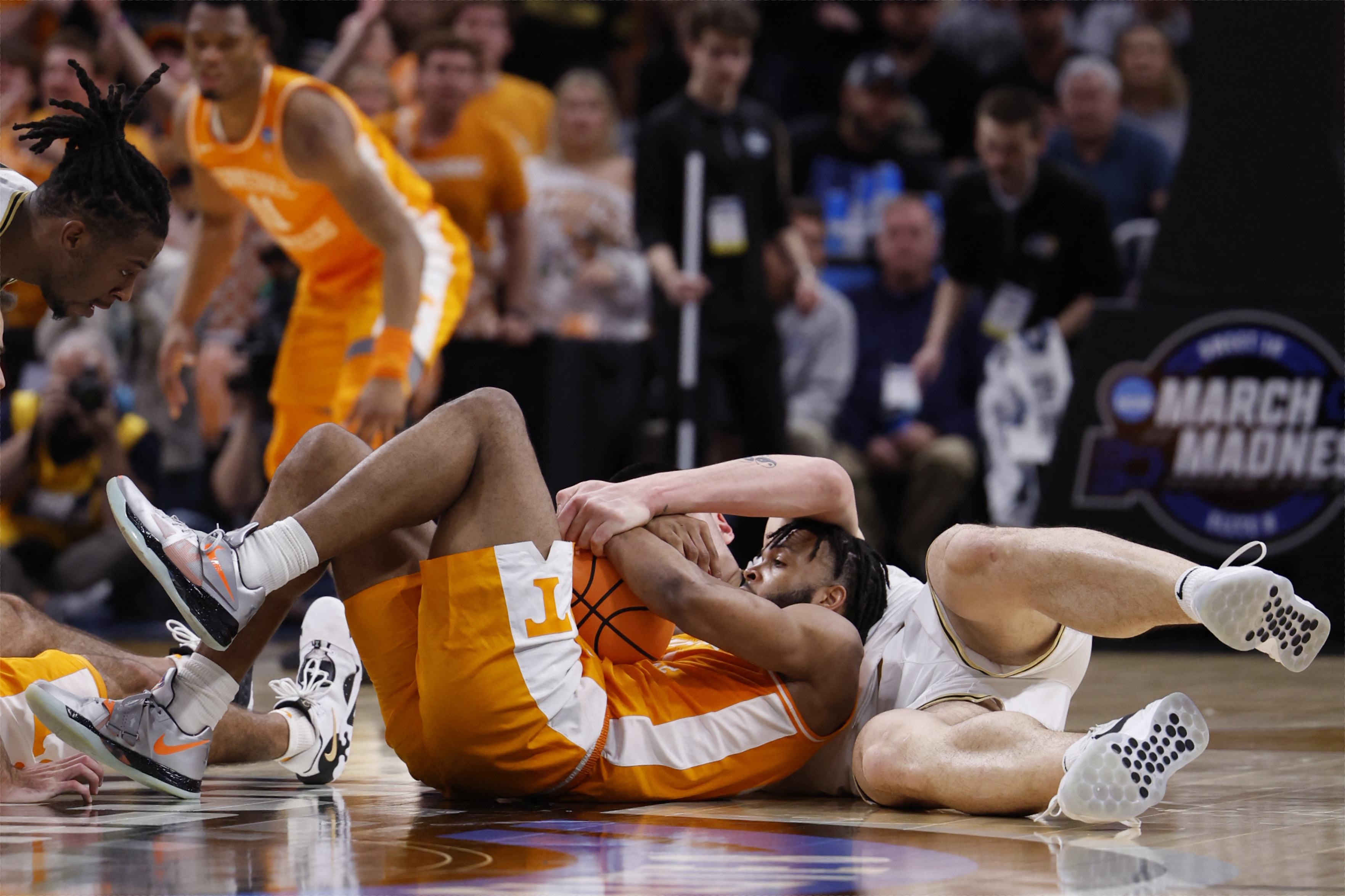 Zach Edey's career day powers Purdue past Tennessee, into Final Four ...