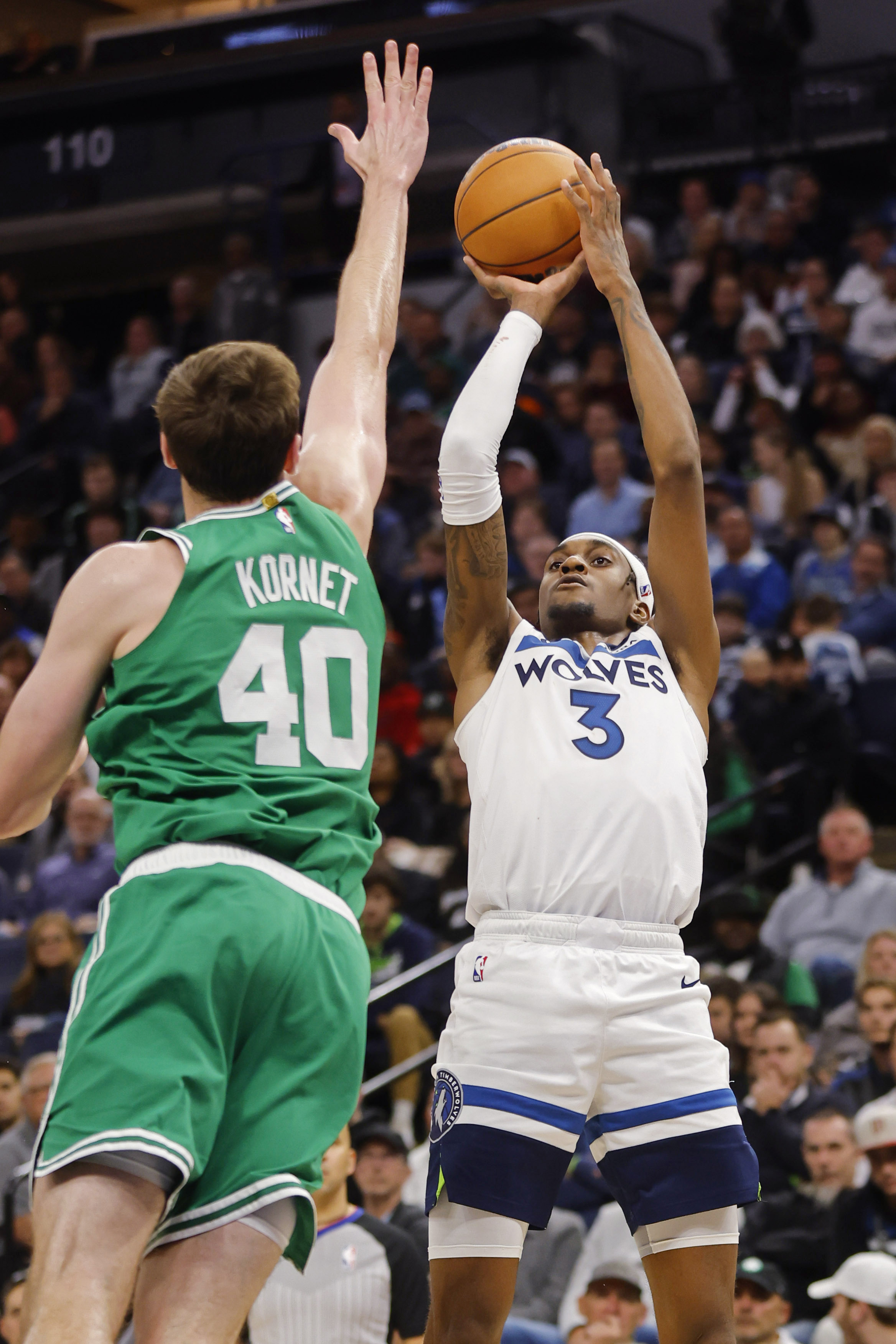 Anthony Edwards helps Wolves end Celtics' unbeaten start | Reuters
