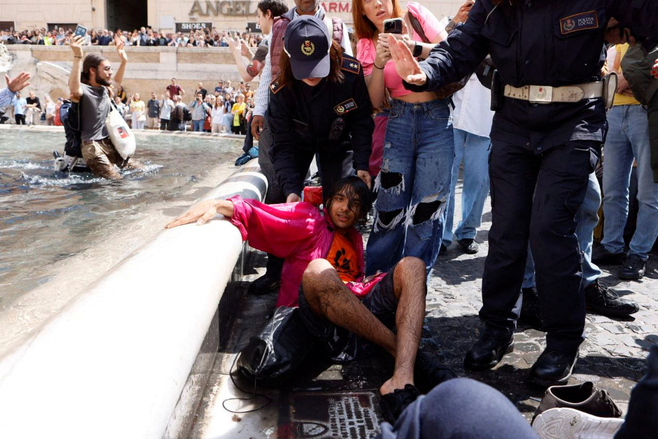 Trevi Fountain water turns black in Rome climate protest | Reuters