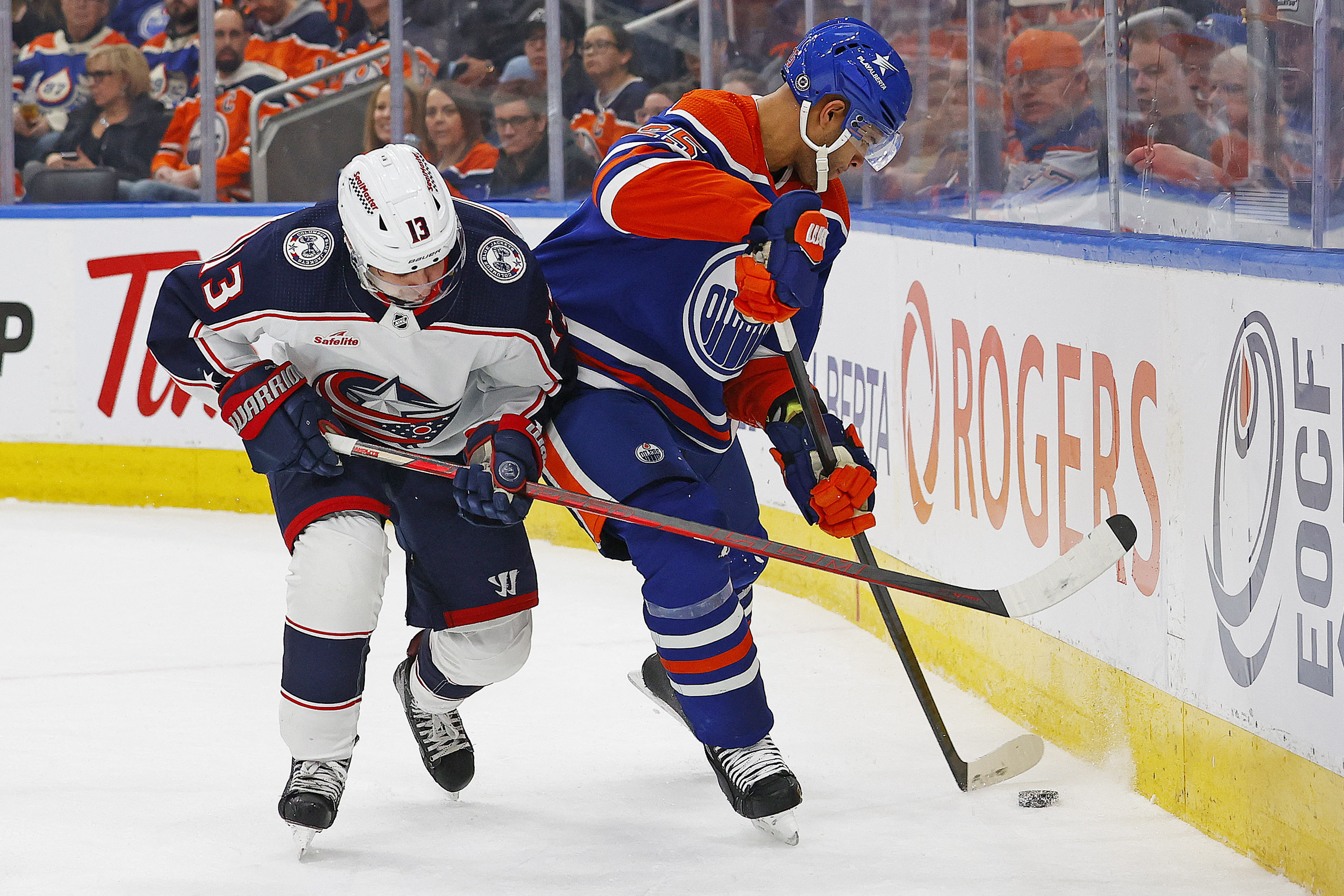 Oilers pull away late, down Jackets for 14th straight win | Reuters