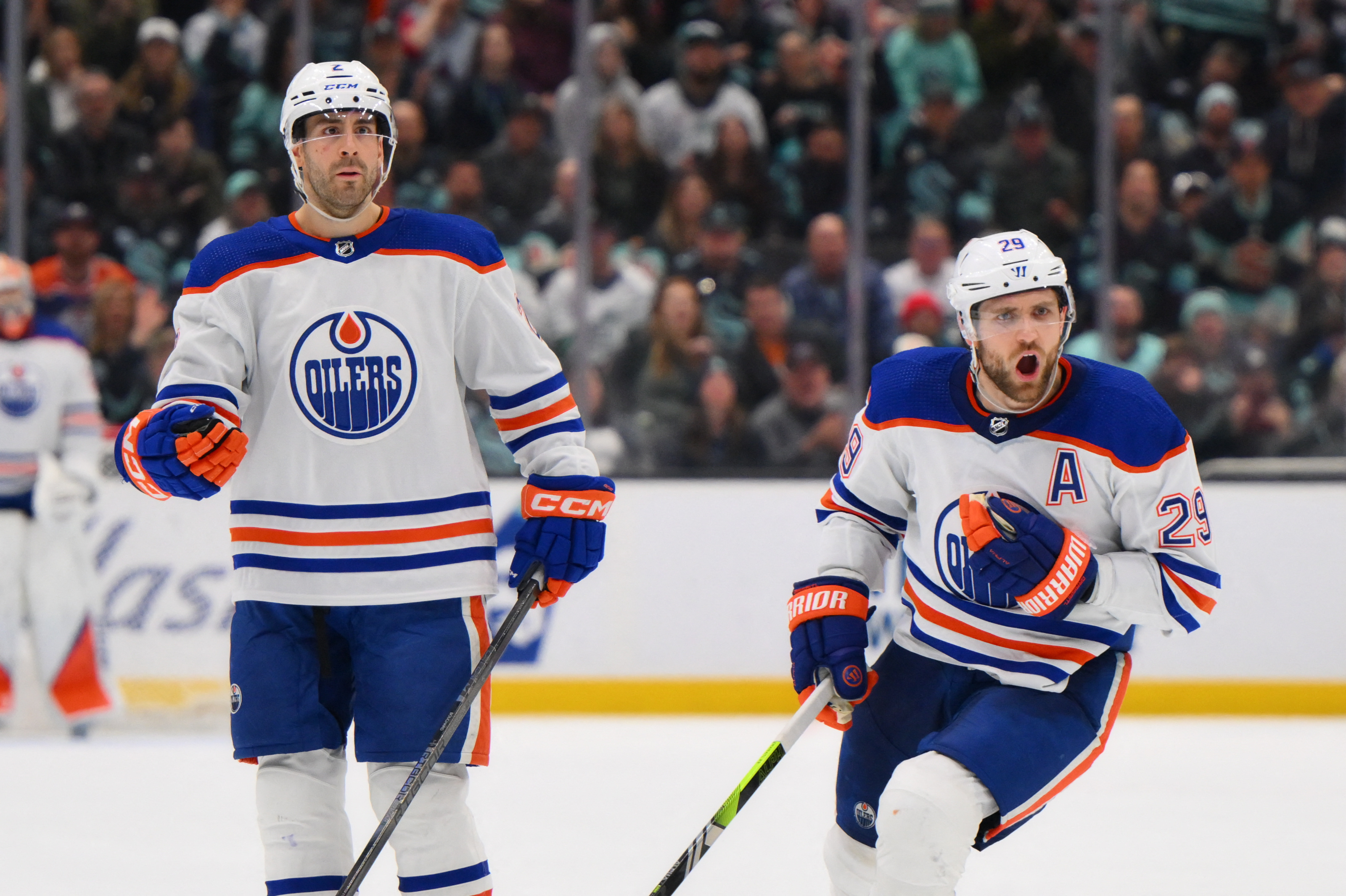 Oilers survive frantic finish, defeat Kraken 2-1 | Reuters