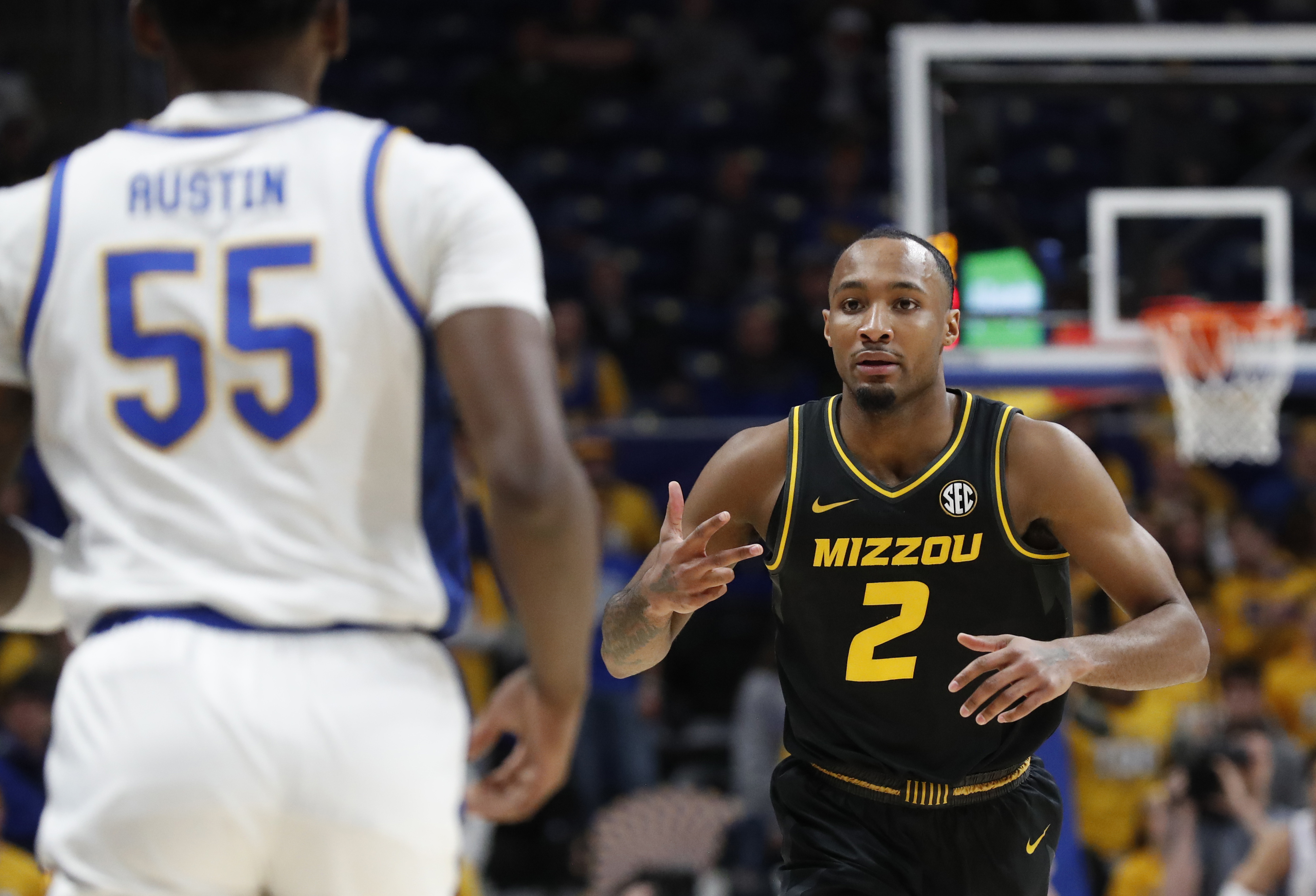 Missouri ends Pitt's home winning streak | Reuters