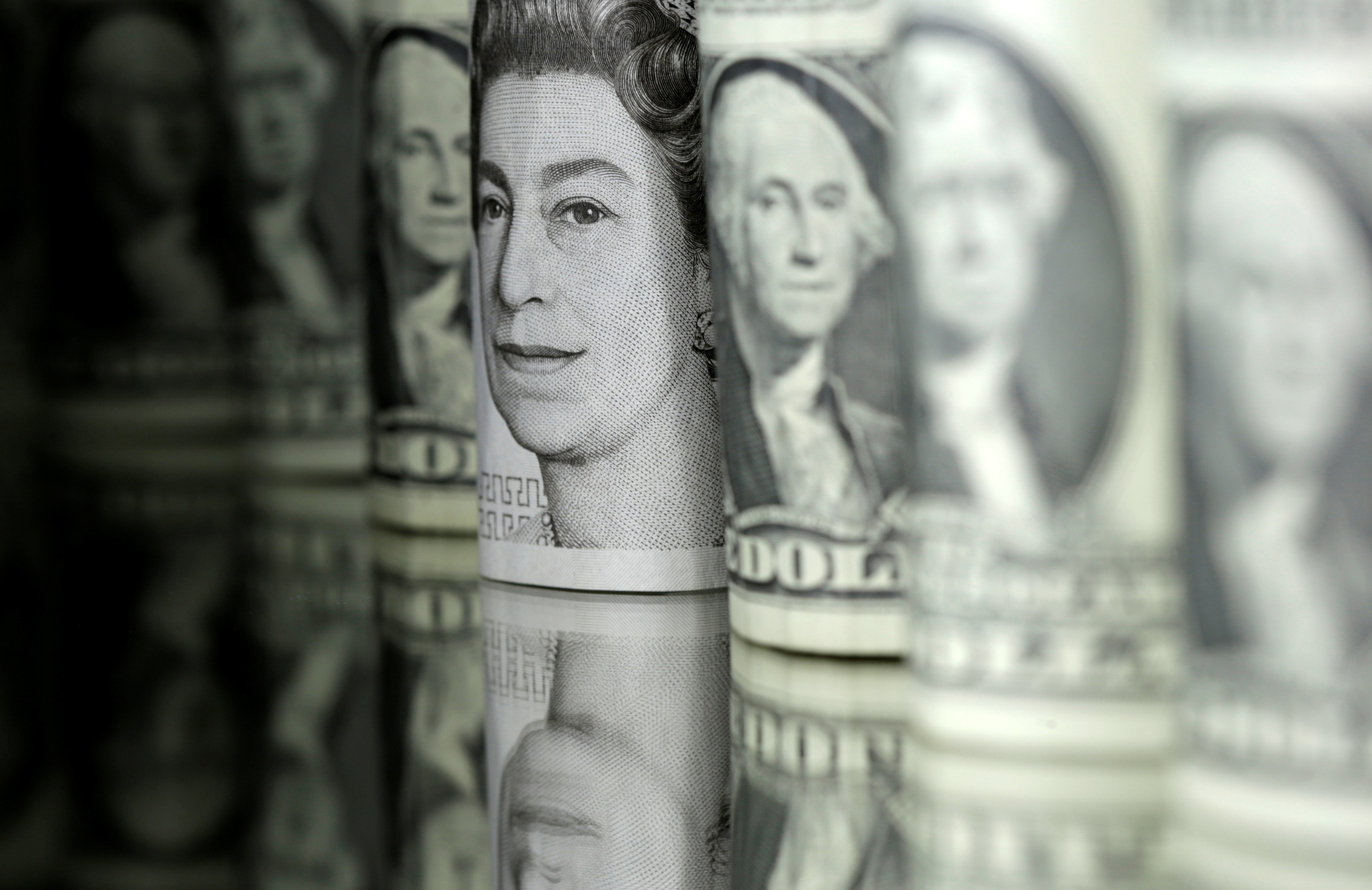 Pound faces mid-Atlantic as markets eye BoE blink | Reuters