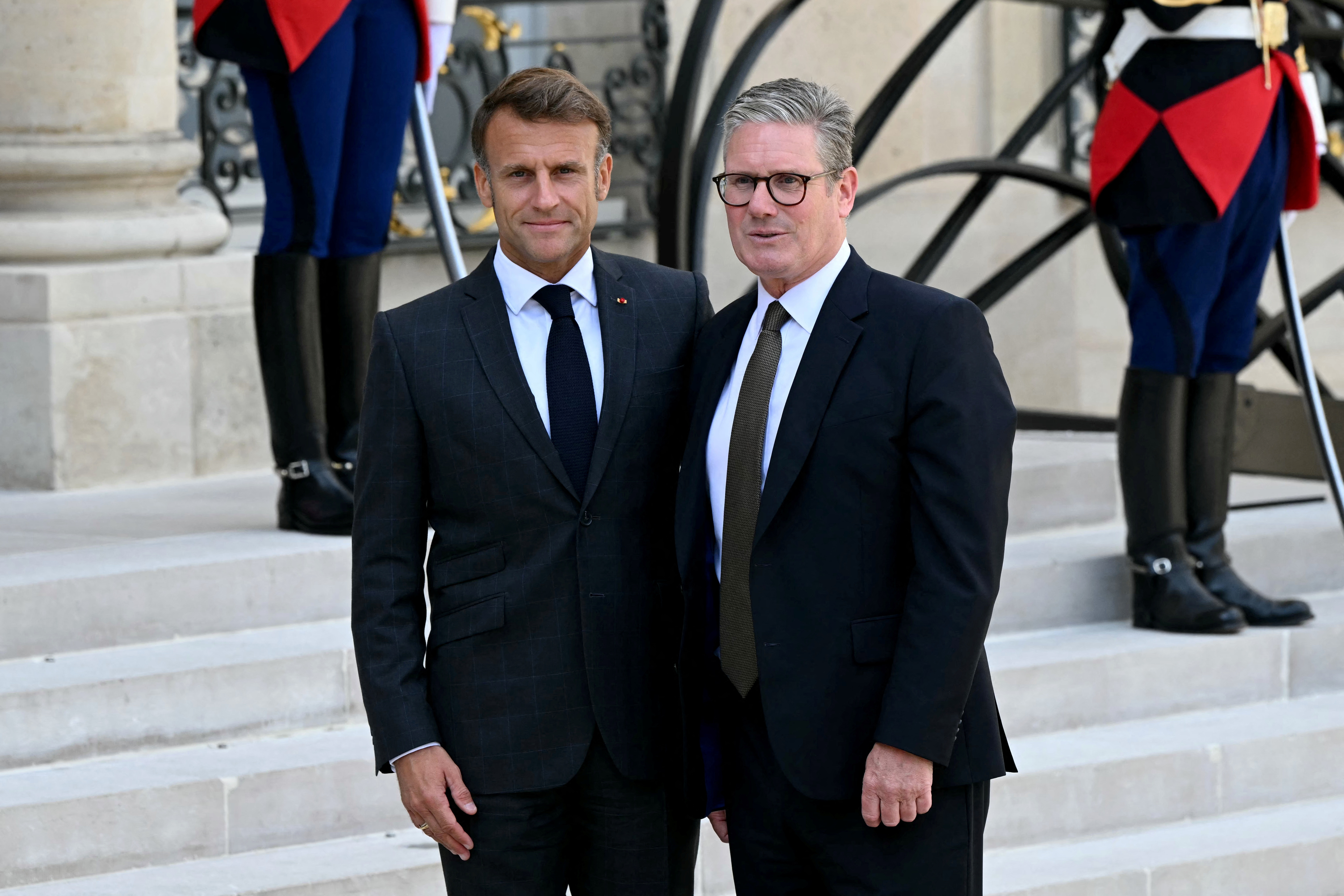 Macron, Starmer pledge deeper ties between France and Britain | Reuters