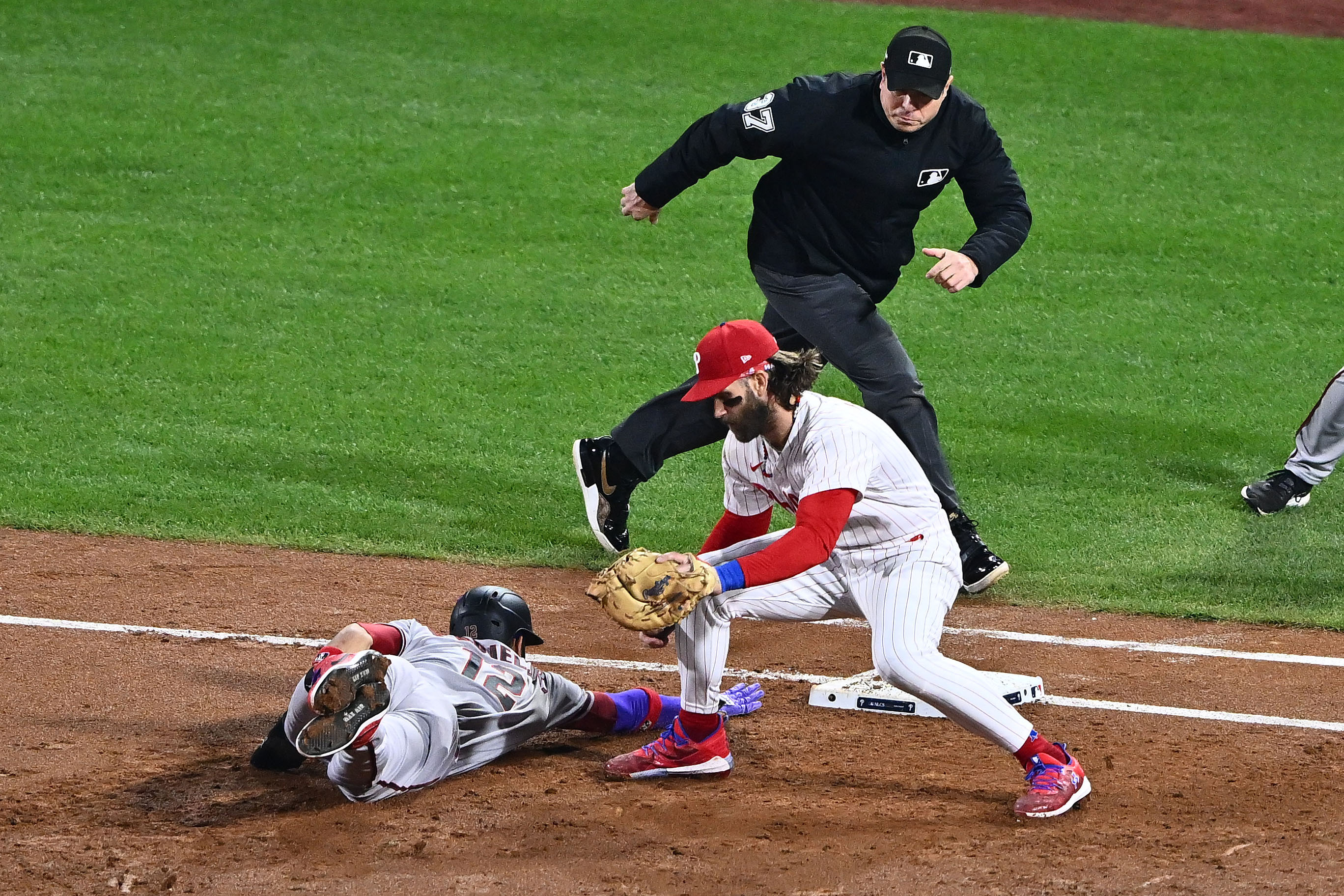 D-backs cap NLCS comeback, stun Phillies in Game 7 | Reuters