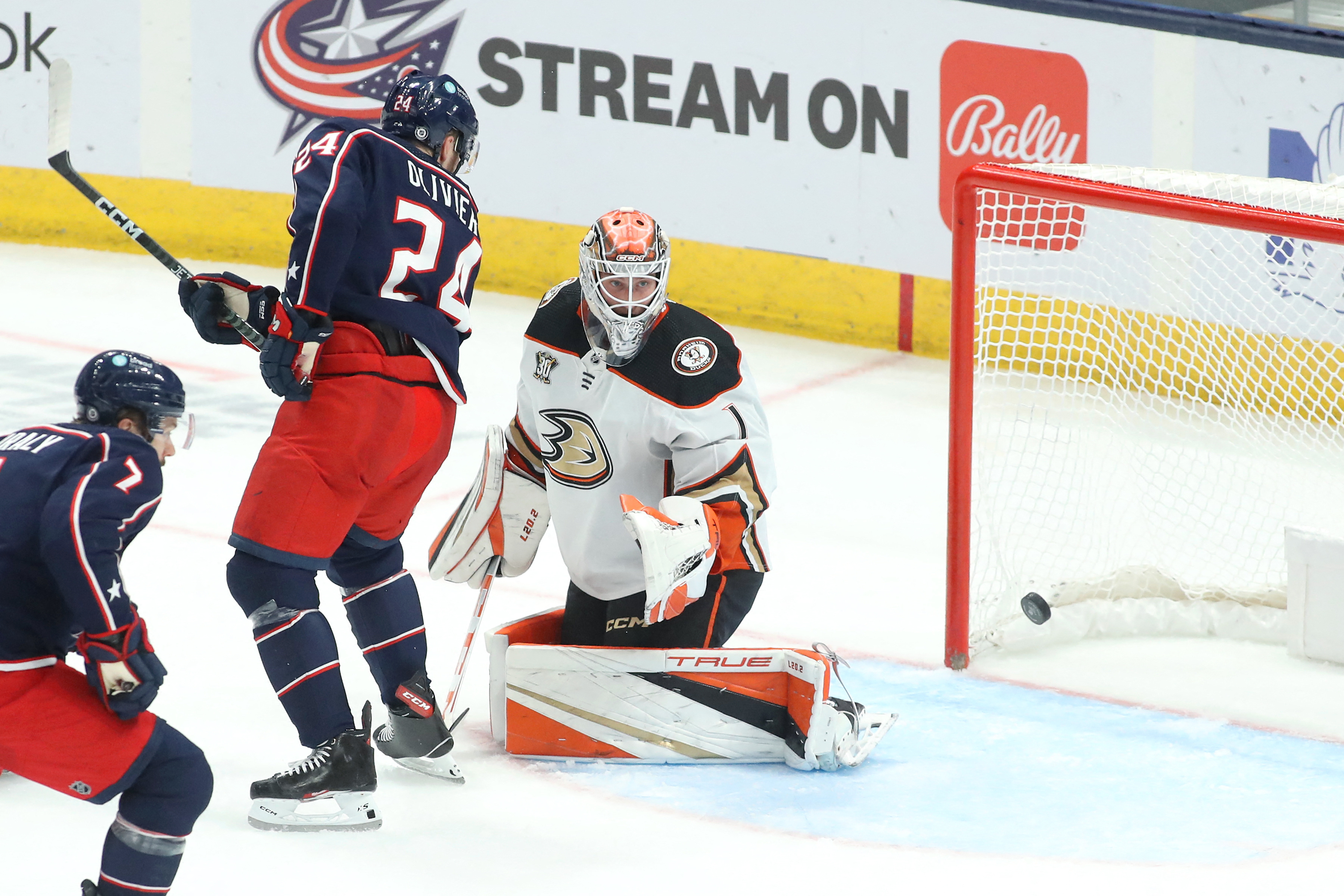 Frank Vatrano, Ducks break away for OT win vs. Blue Jackets | Reuters