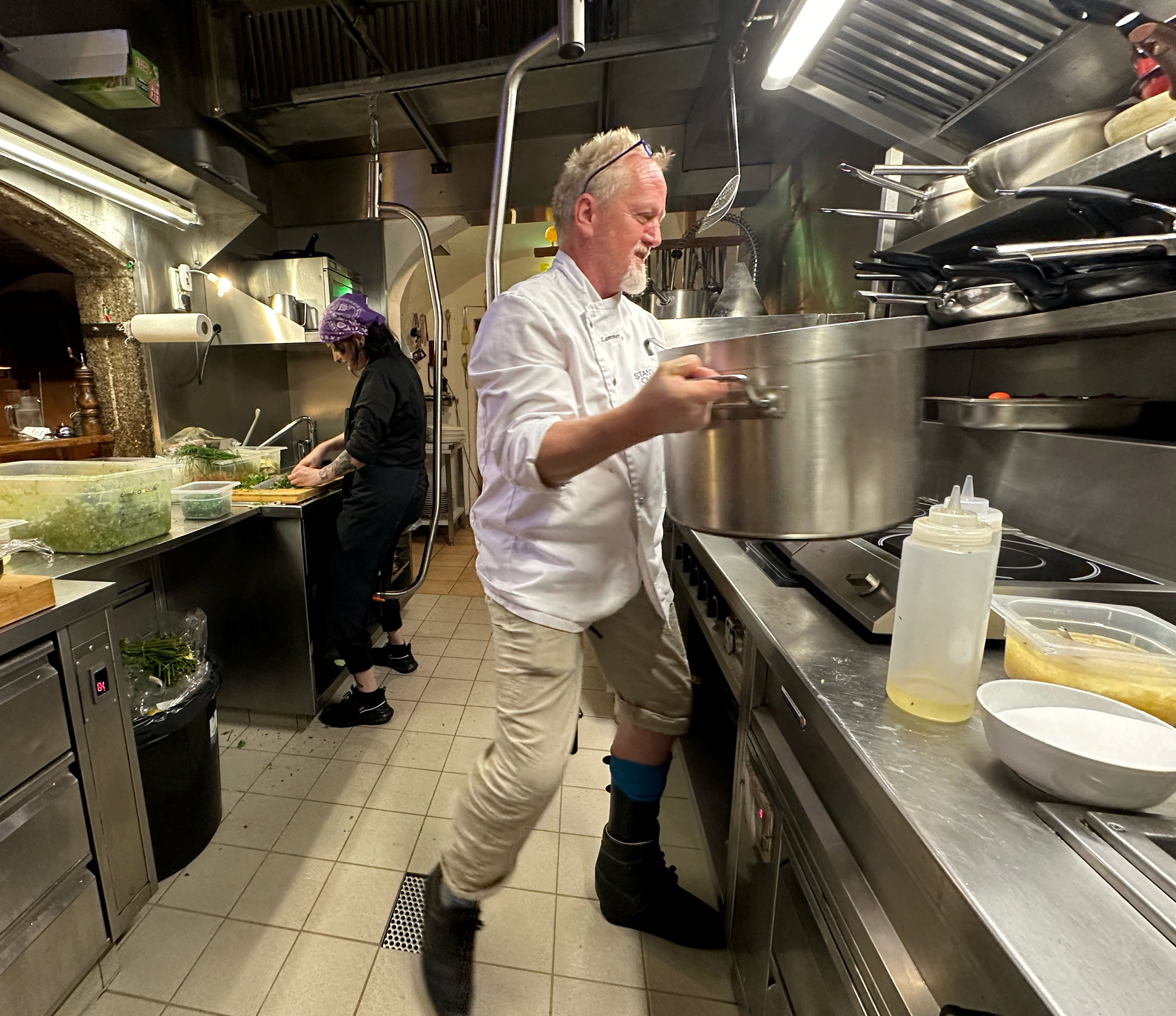Austrian chef defies injury with floating kitchen seat | Reuters