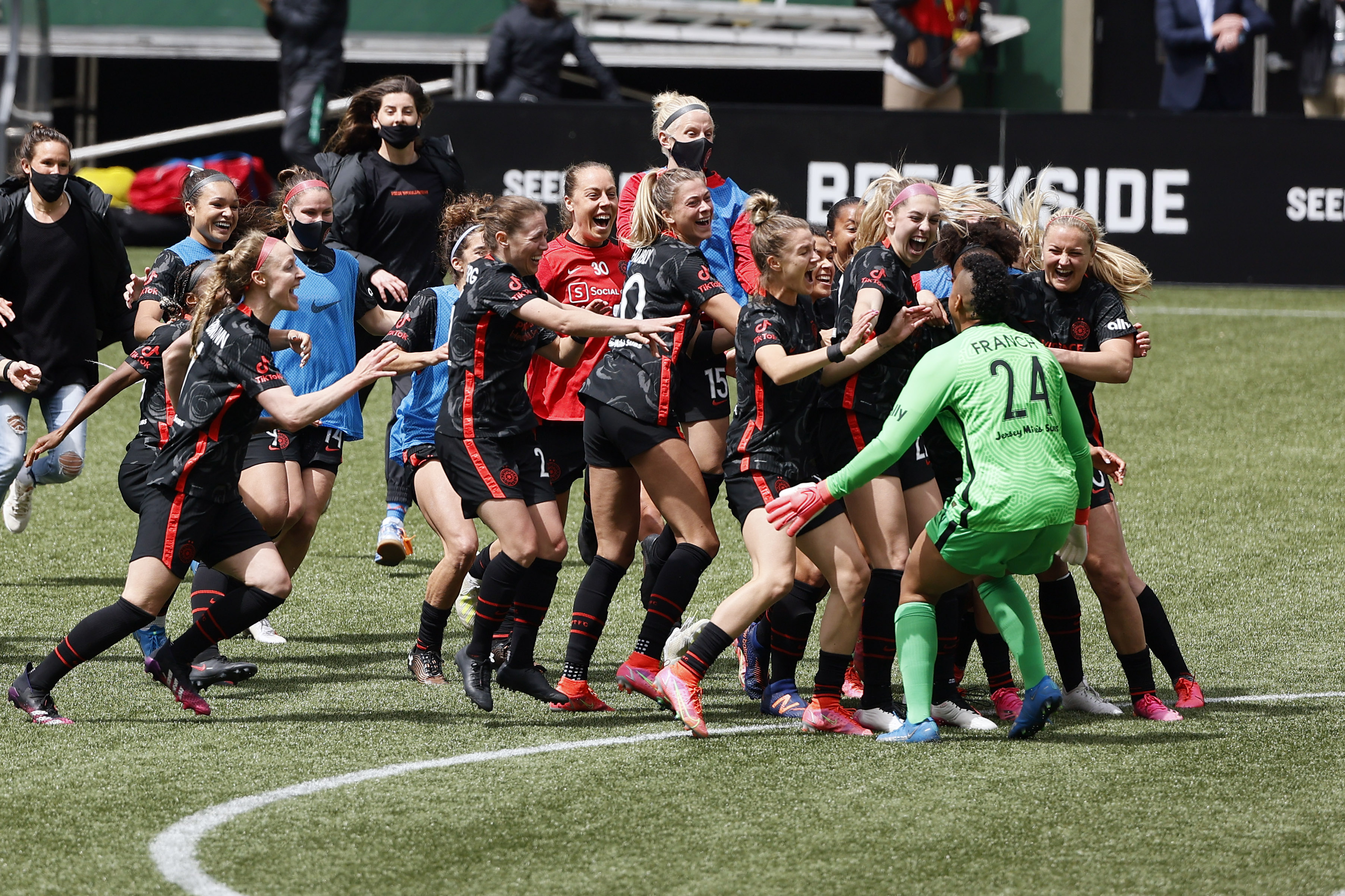 Thorns beat Gotham FC on penalties to win Challenge Cup | Reuters