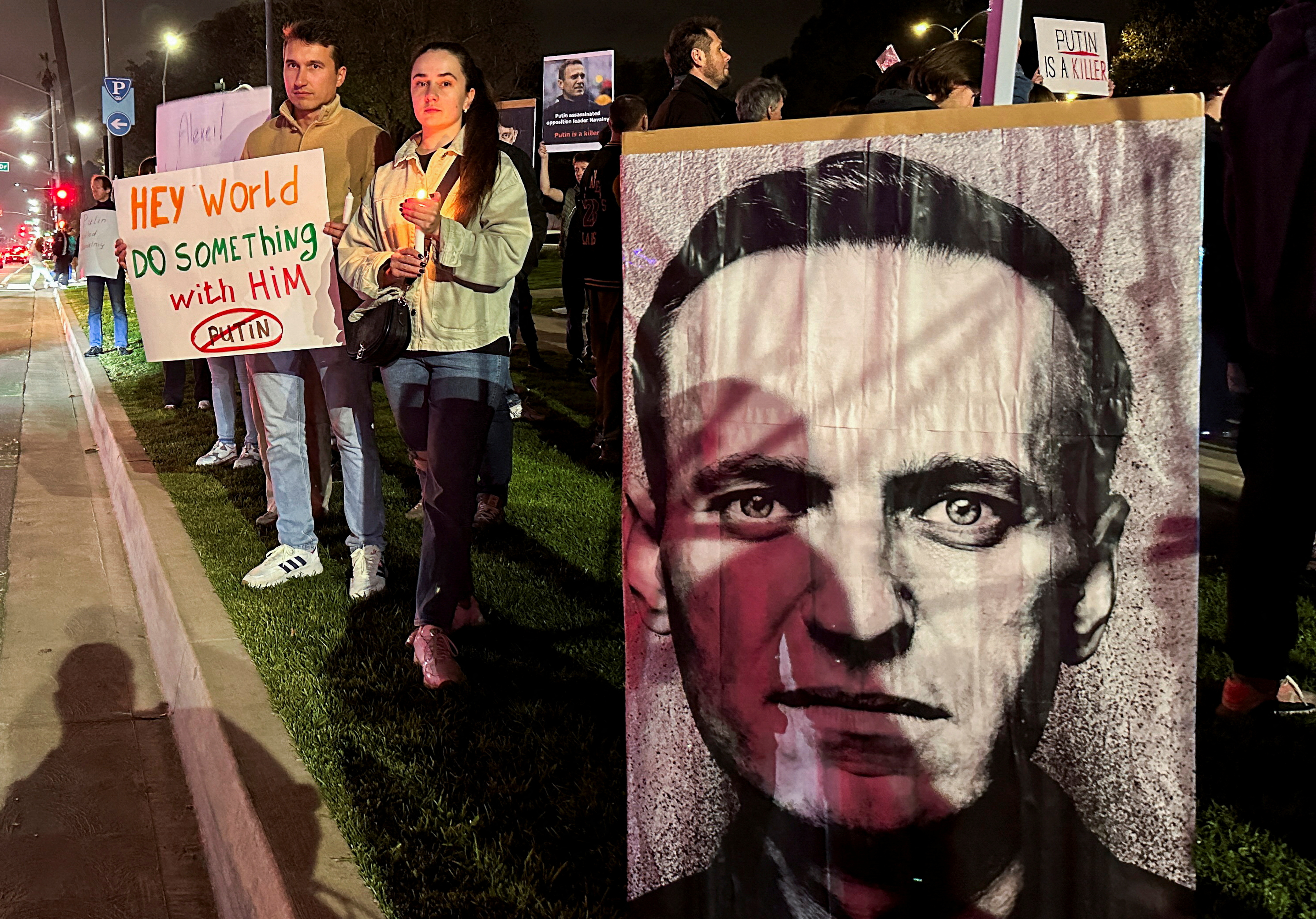Alexei Navalny death sparks memorials and protests around the globe ...