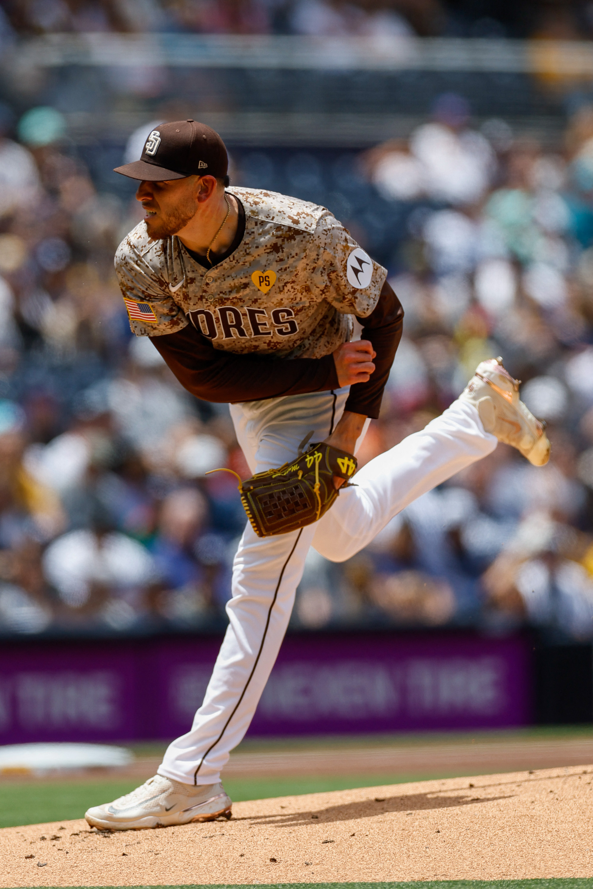 Padres post 4-run sixth, cool off Yanks to avoid sweep | Reuters