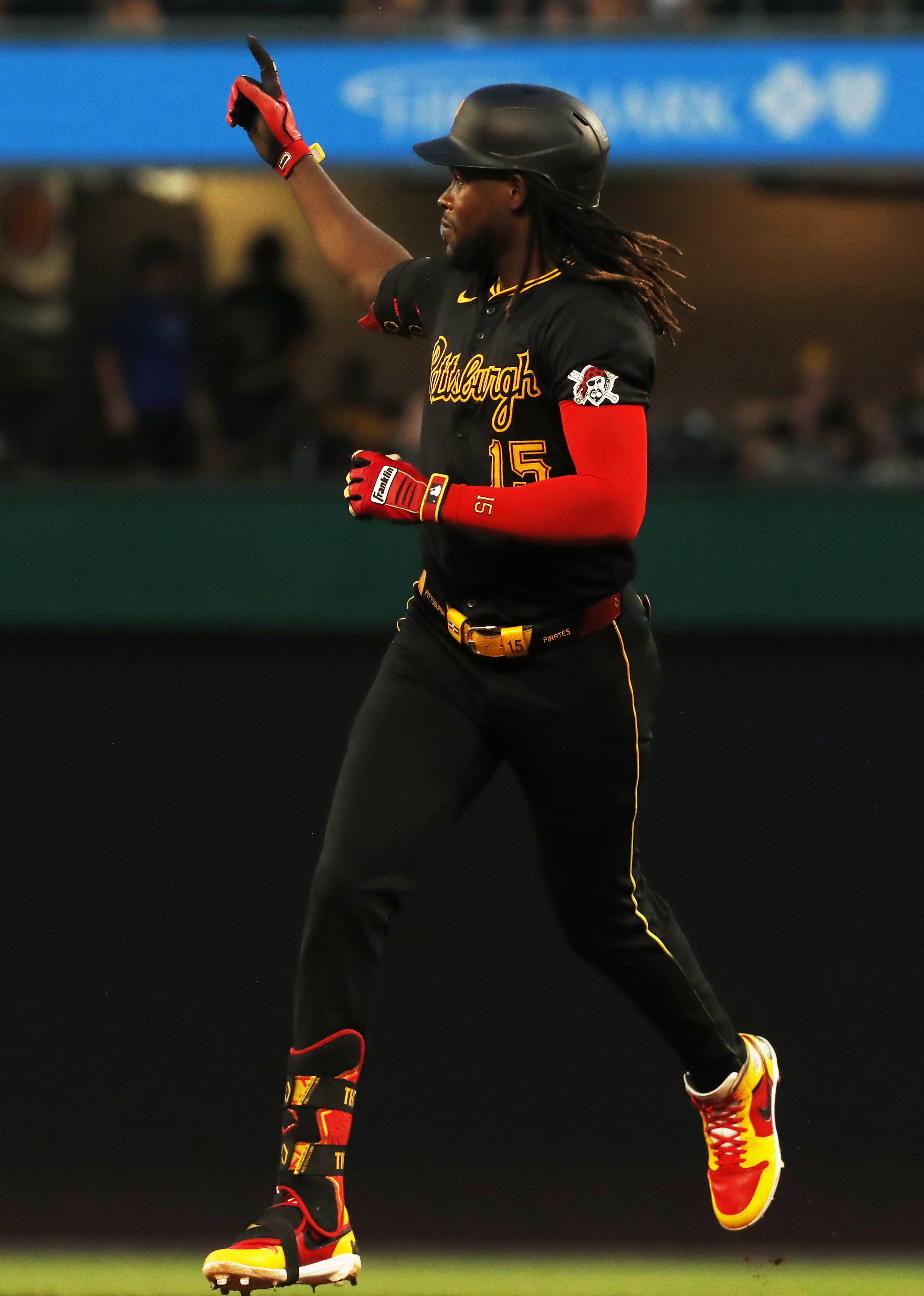 Pirates run win streak to six by beating Phillies | Reuters