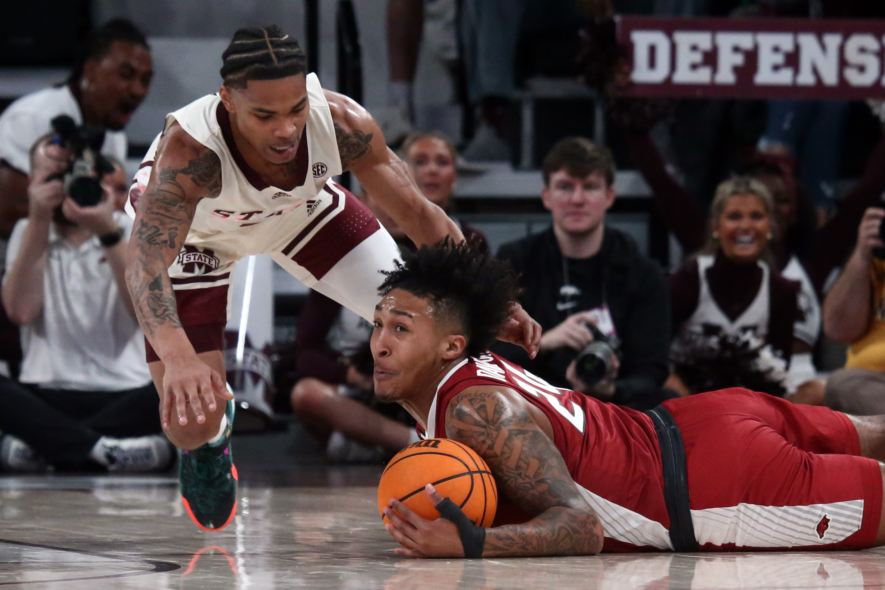 Josh Hubbard helps Mississippi State slide past Arkansas | Reuters