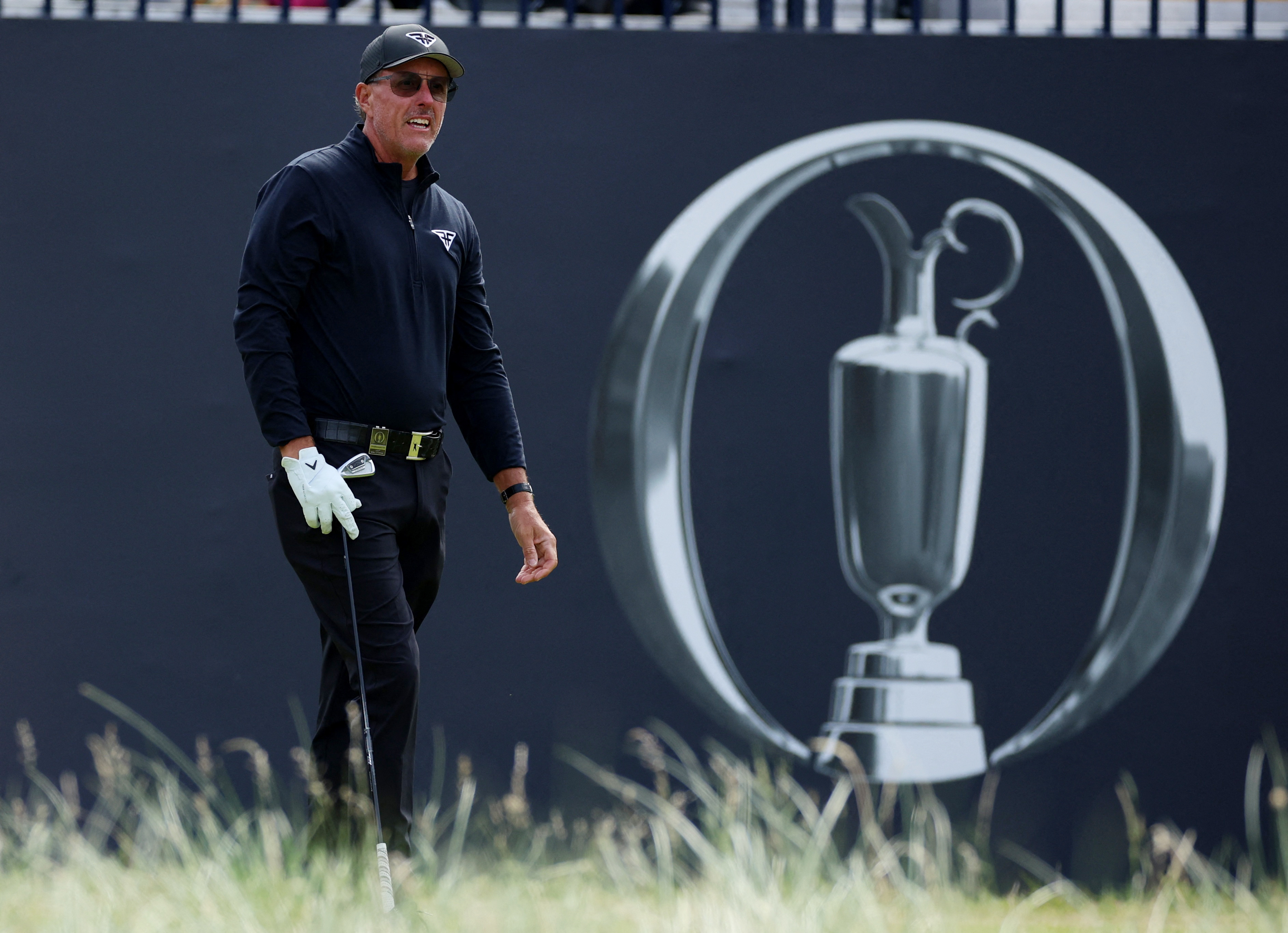 Mickelson, Morikawa miss Open cut, Smith just makes it | Reuters