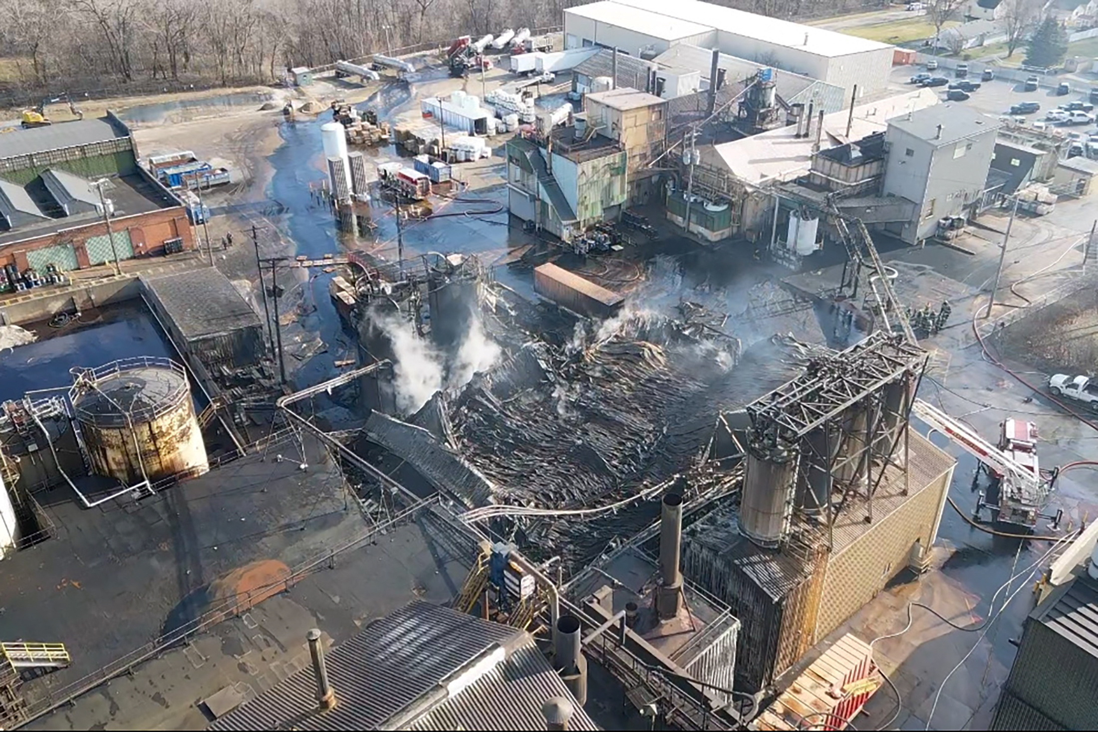 Fire rages at Illinois chemical plant, residents ordered to shelter ...