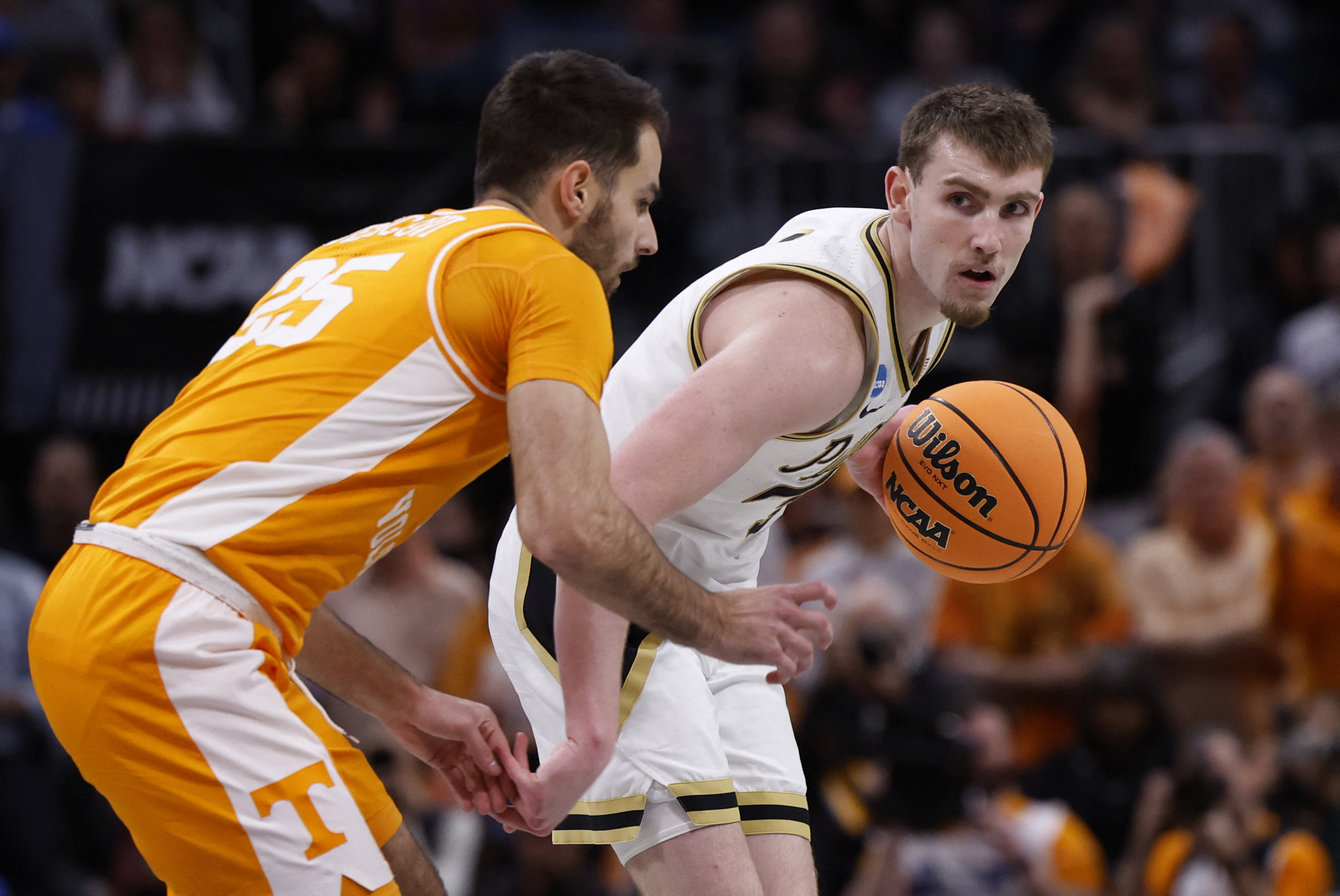 Zach Edey's career day powers Purdue past Tennessee, into Final Four ...