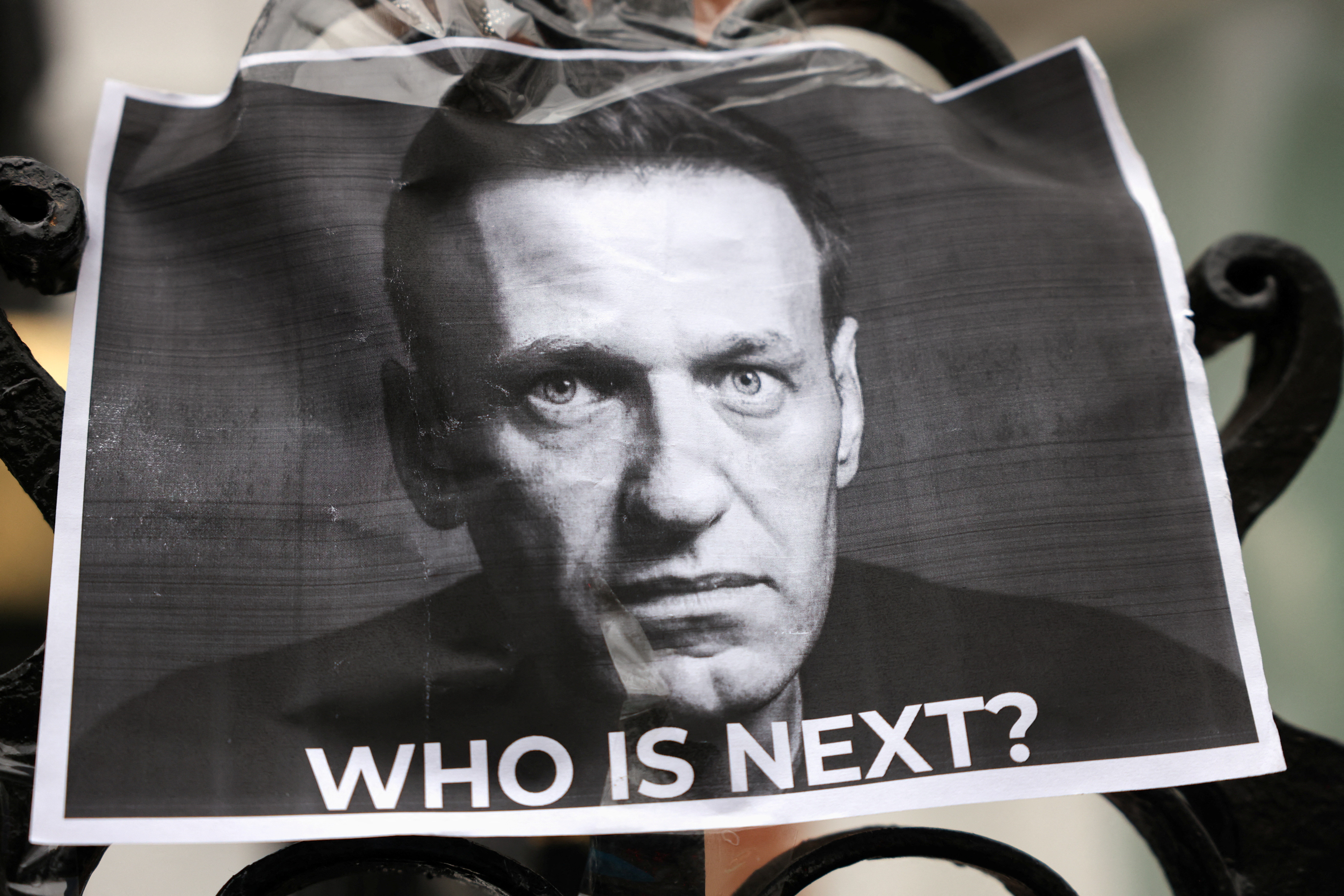 Alexei Navalny death sparks memorials and protests around the globe ...