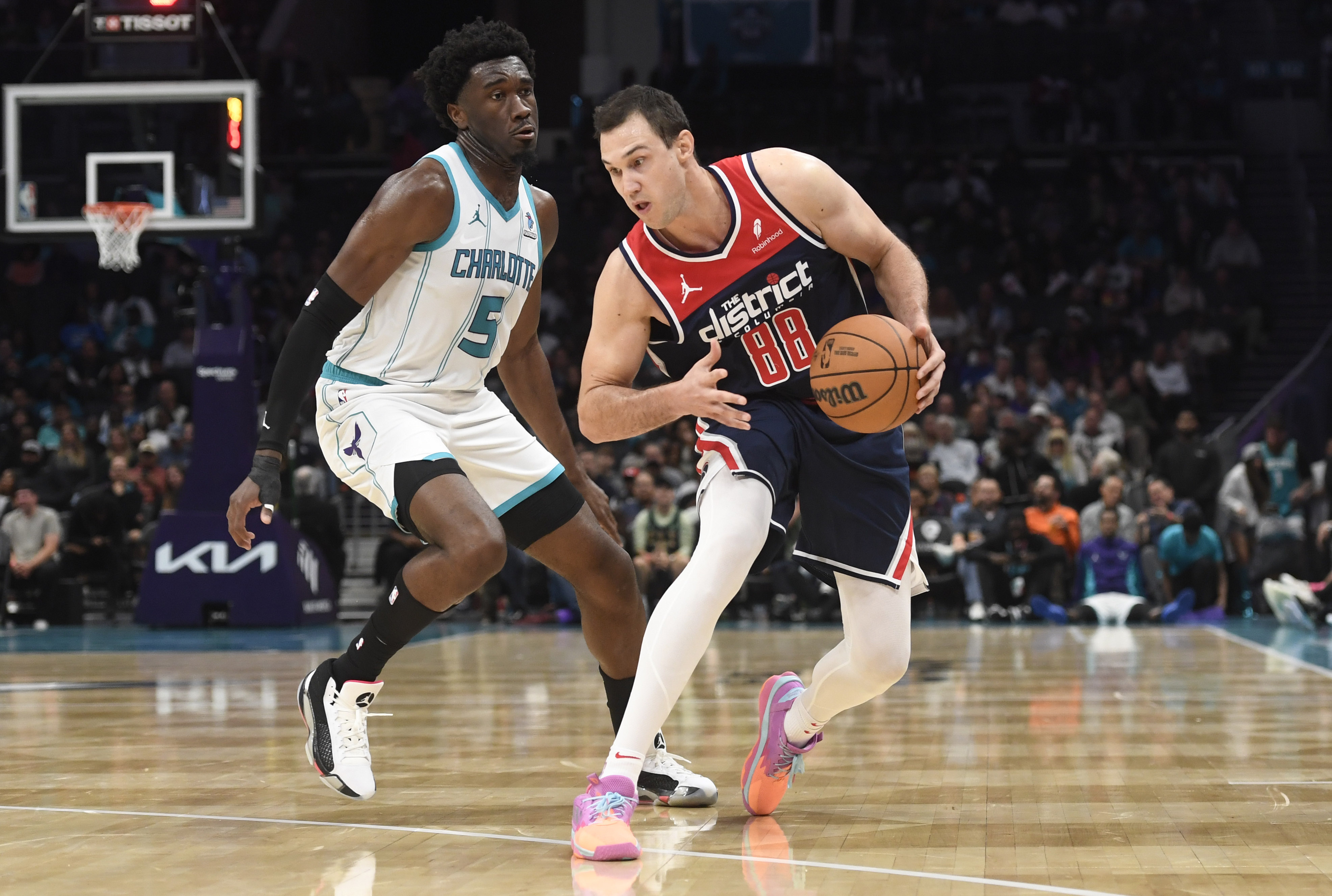 Wizards lean on Kyle Kuzma, bench to extinguish Hornets | Reuters