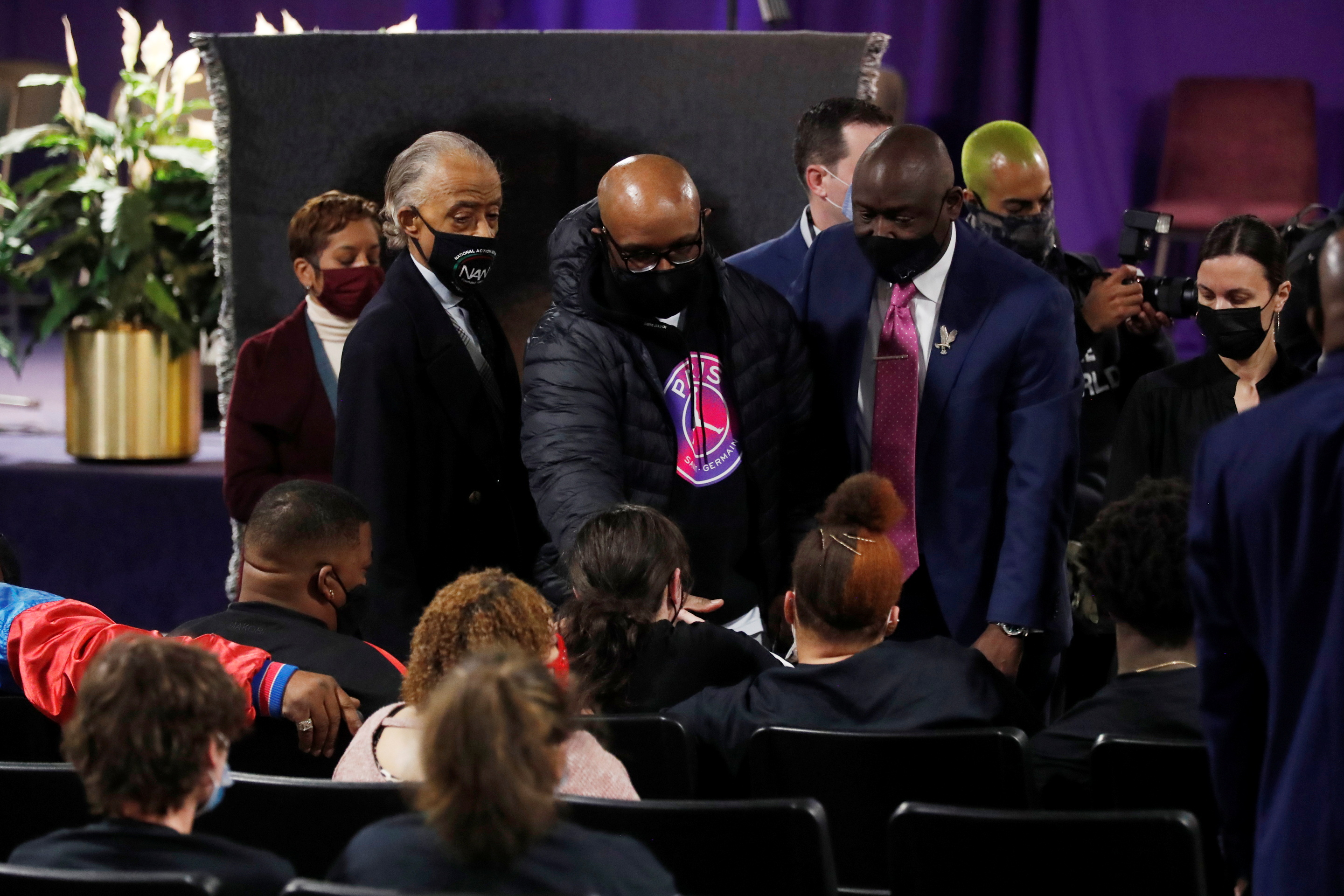 ‘I feel sadness’: Family and friends view body of Daunte Wright | Reuters