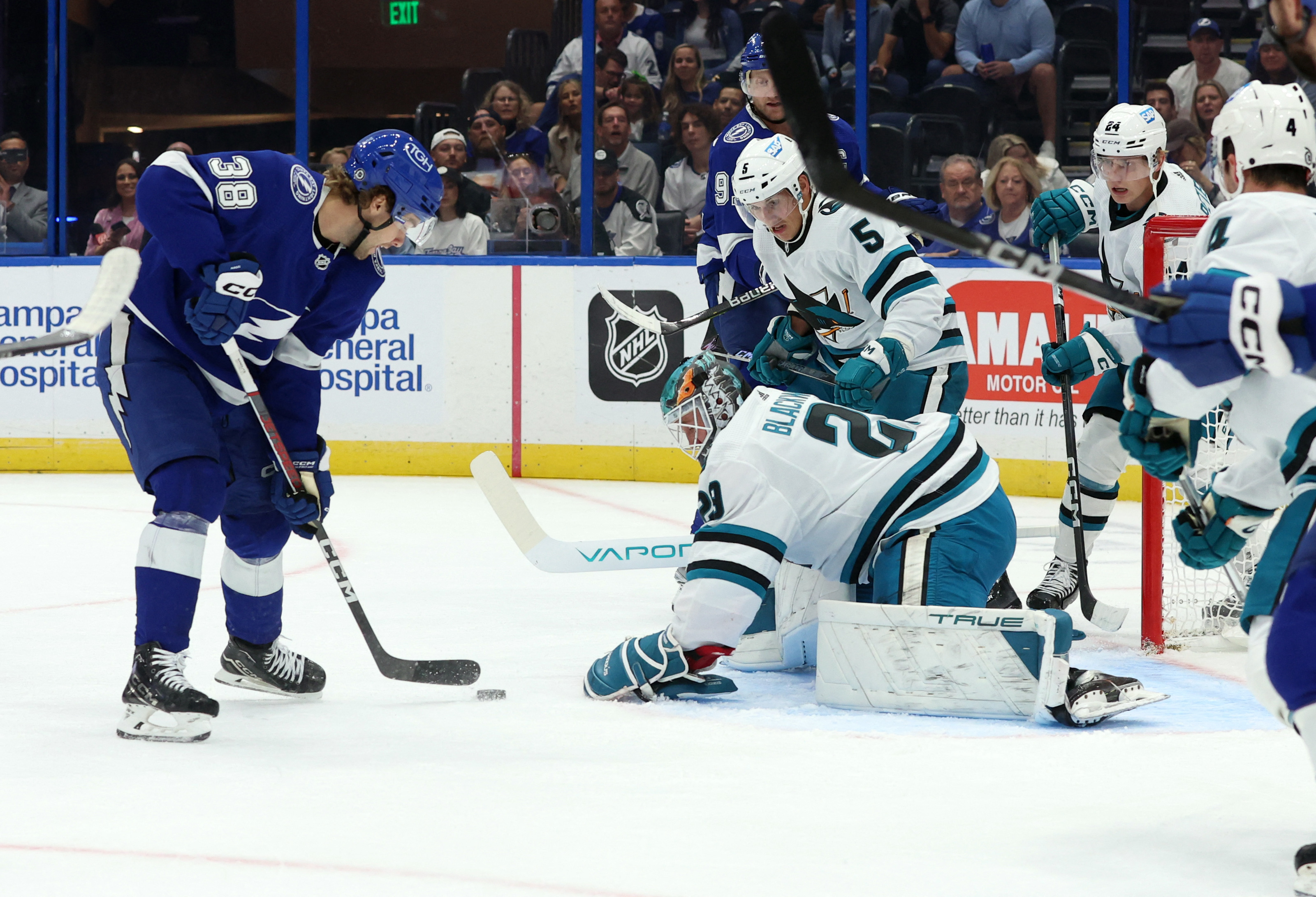 Lightning's second straight shutout keeps Sharks winless | Reuters
