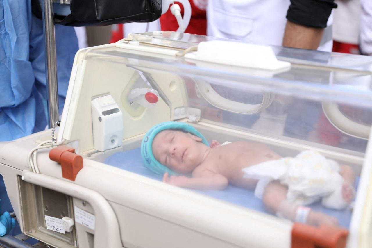 Premature Gaza babies evacuated to Egypt as Israeli tanks encircle ...